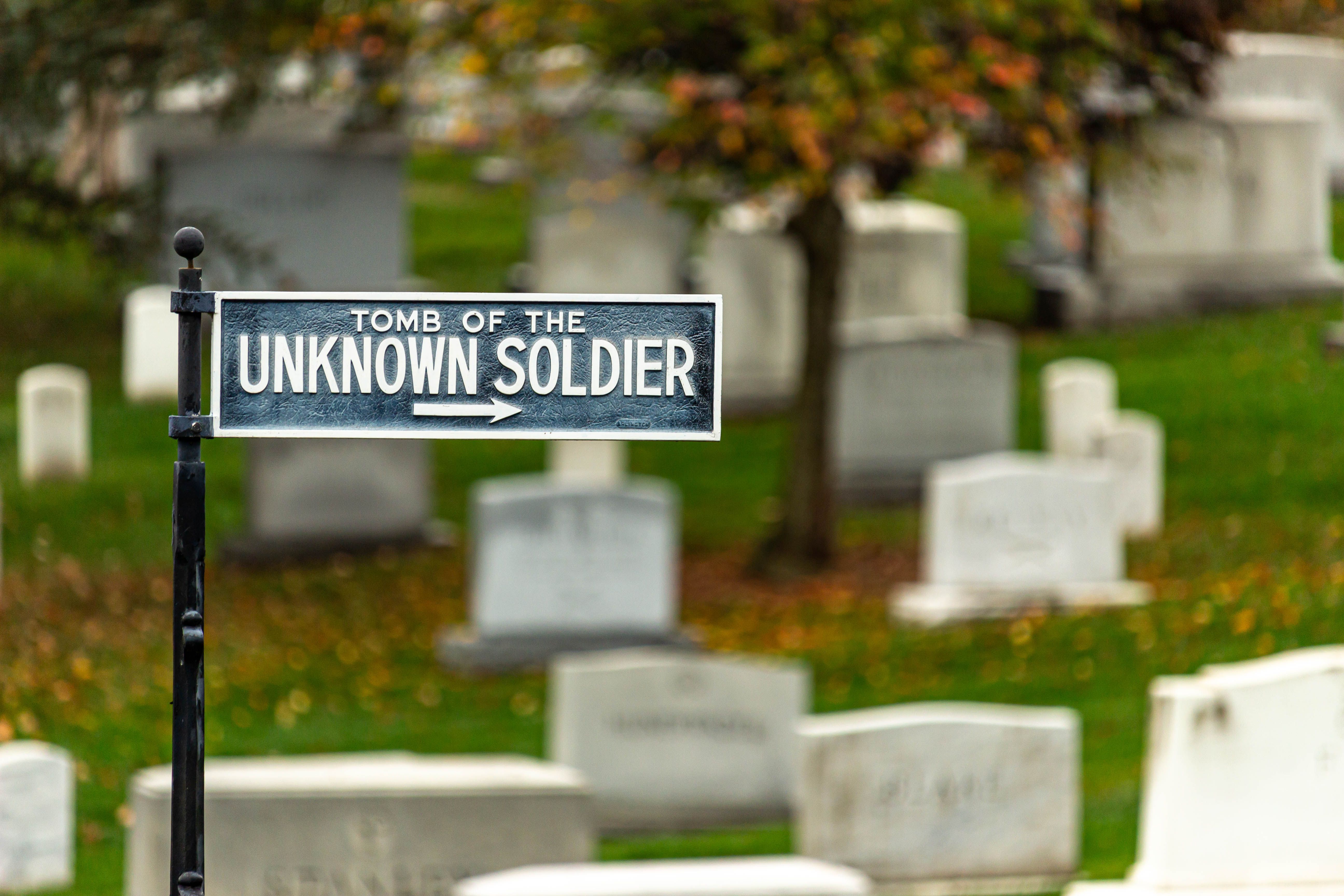 Sign Pointing the Direction to the Tomb of the Unknown Soldier at ...