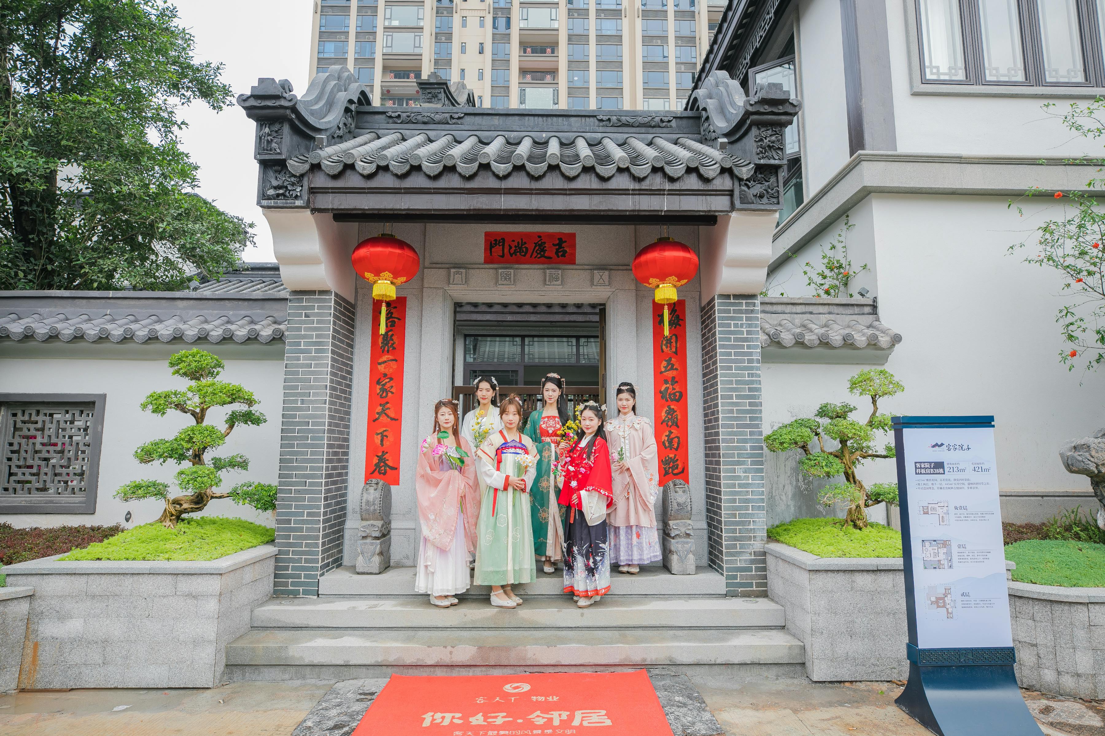 A Traditional Family Posing in front of a Temple · Free Stock Photo