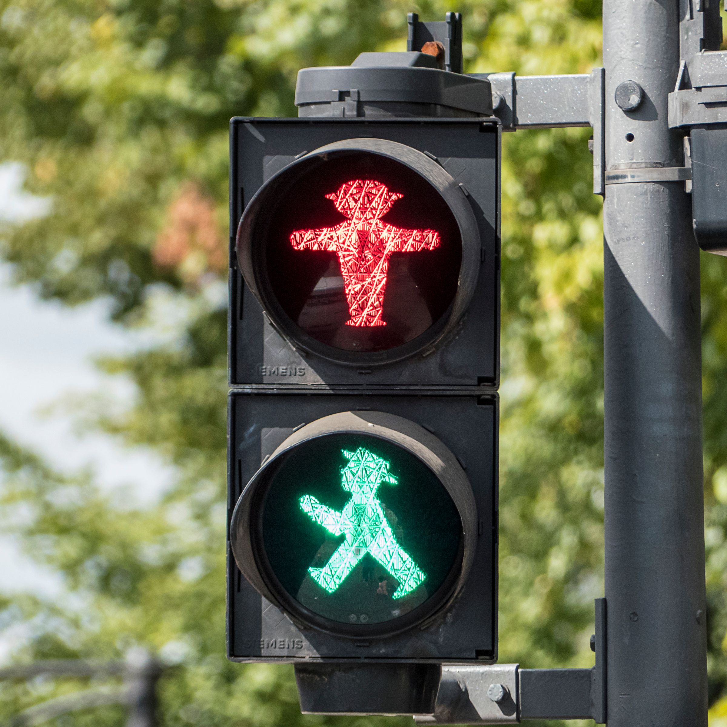 Kostenloses Foto zum Thema: ampel, ampelmann, beschilderung