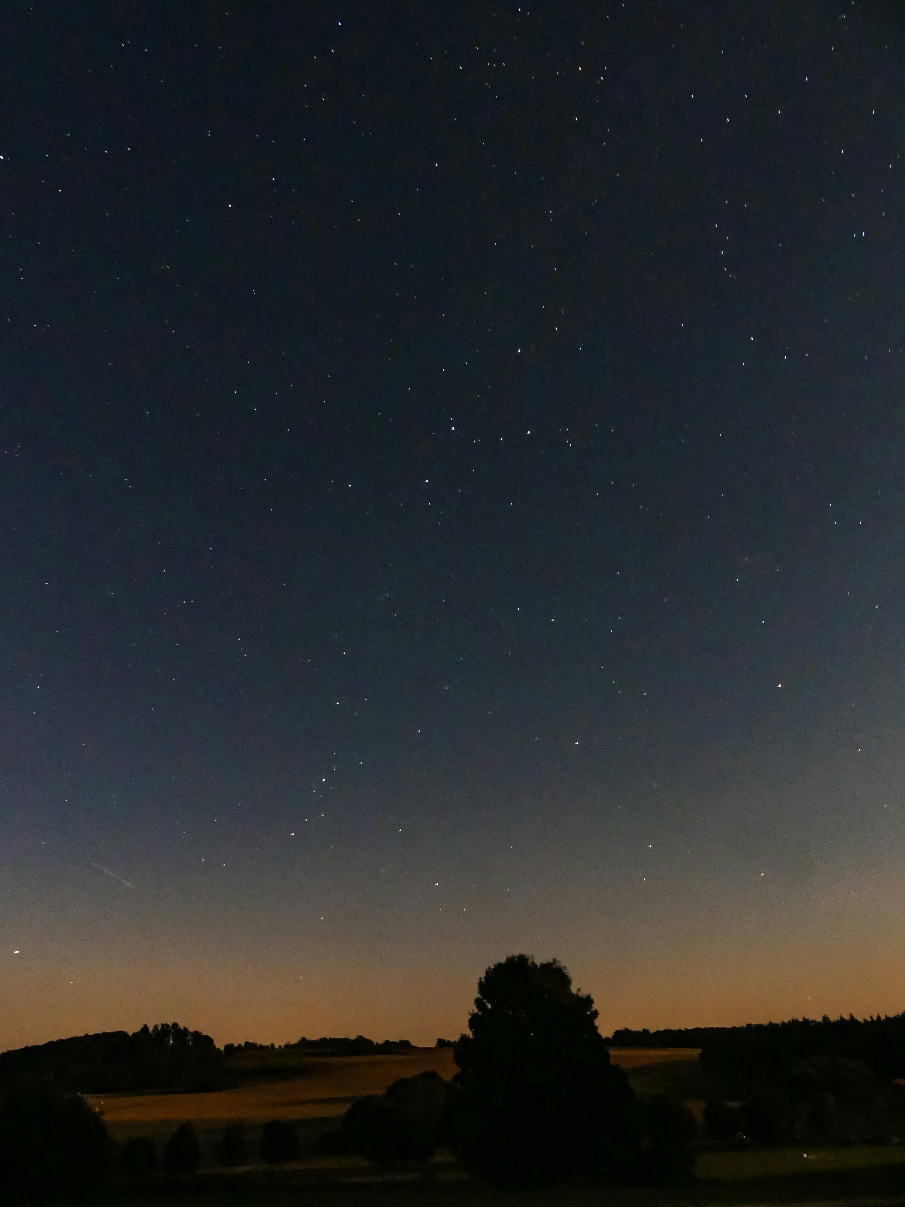 Toyota Land Cruiser under Night Sky · Free Stock Photo