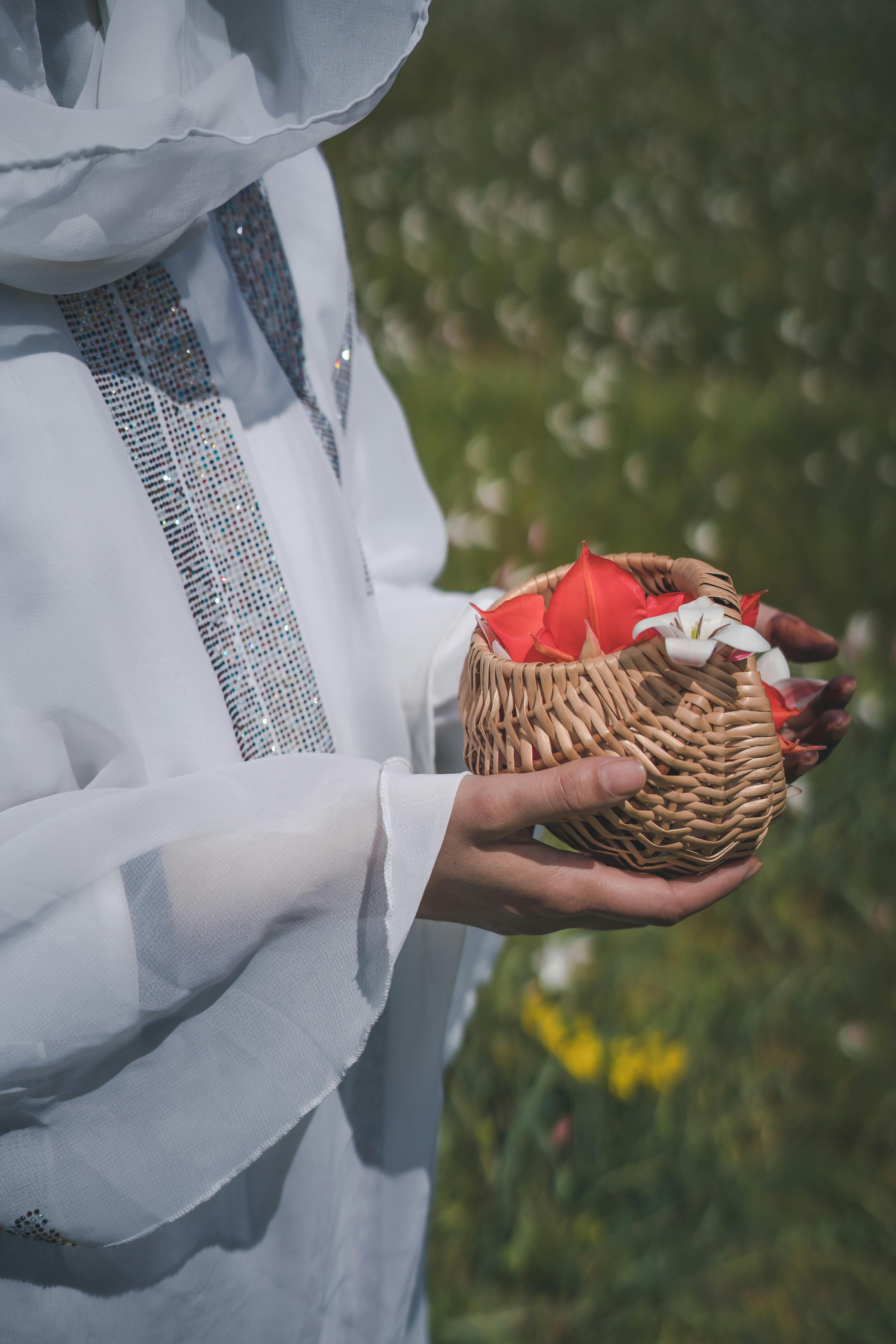 Woman's Hands Photos, Download The BEST Free Woman's Hands Stock Photos ...