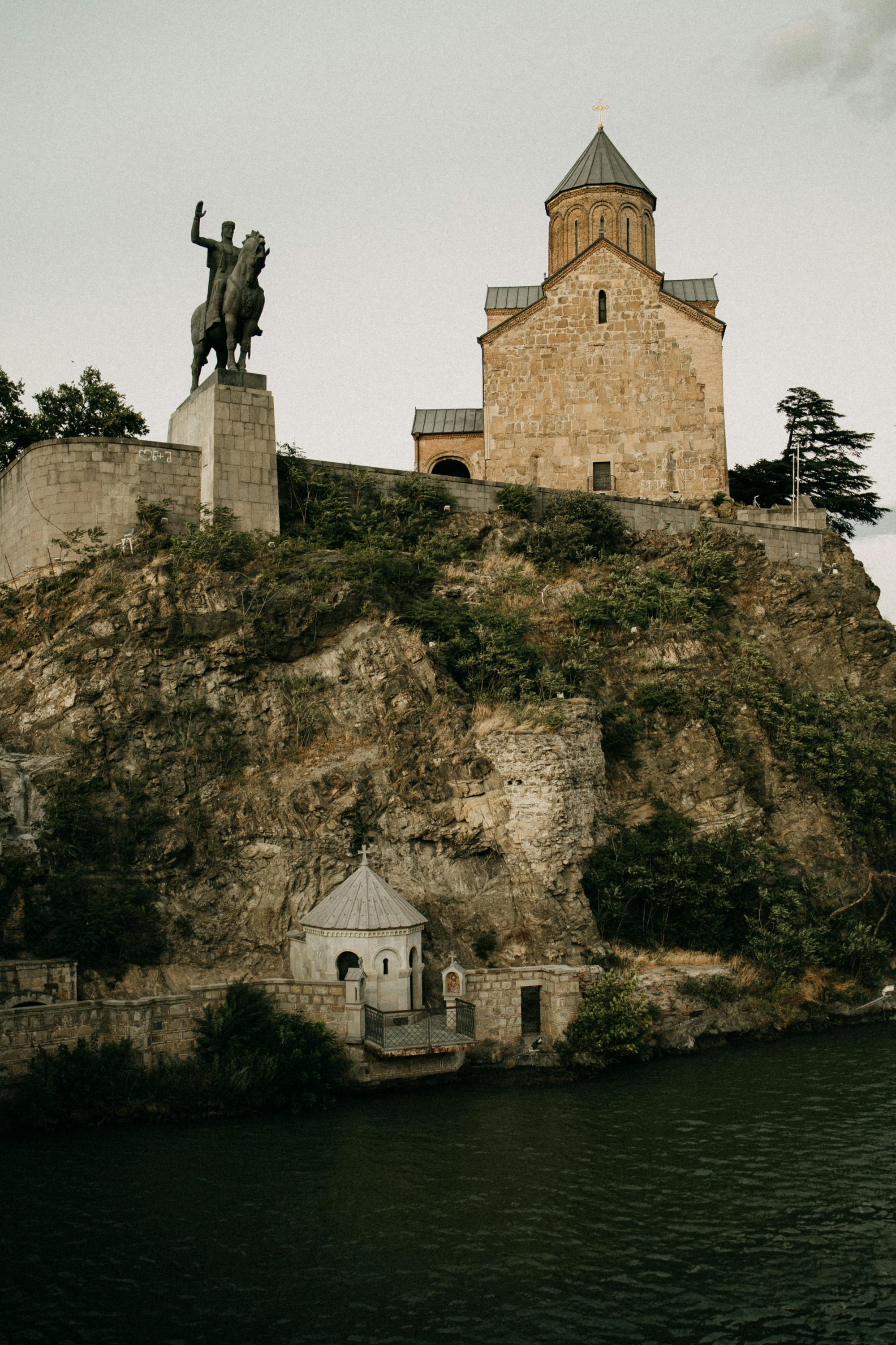 Foto de stock gratuita sobre blanco y negro, ciudad, ciudades, globo aerostático, mujer, tiro ...