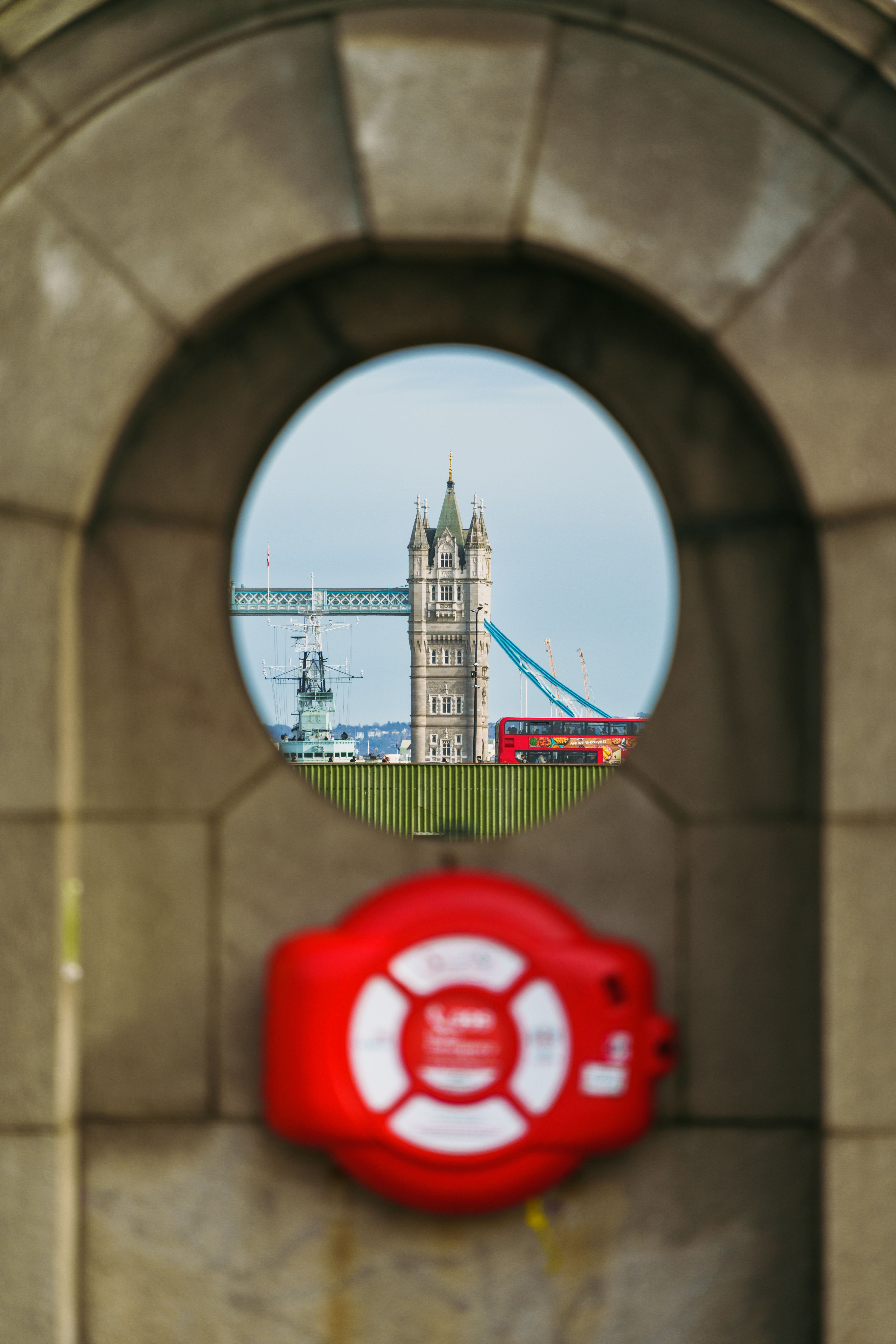 London Bridge through Hole in Wall · Free Stock Photo