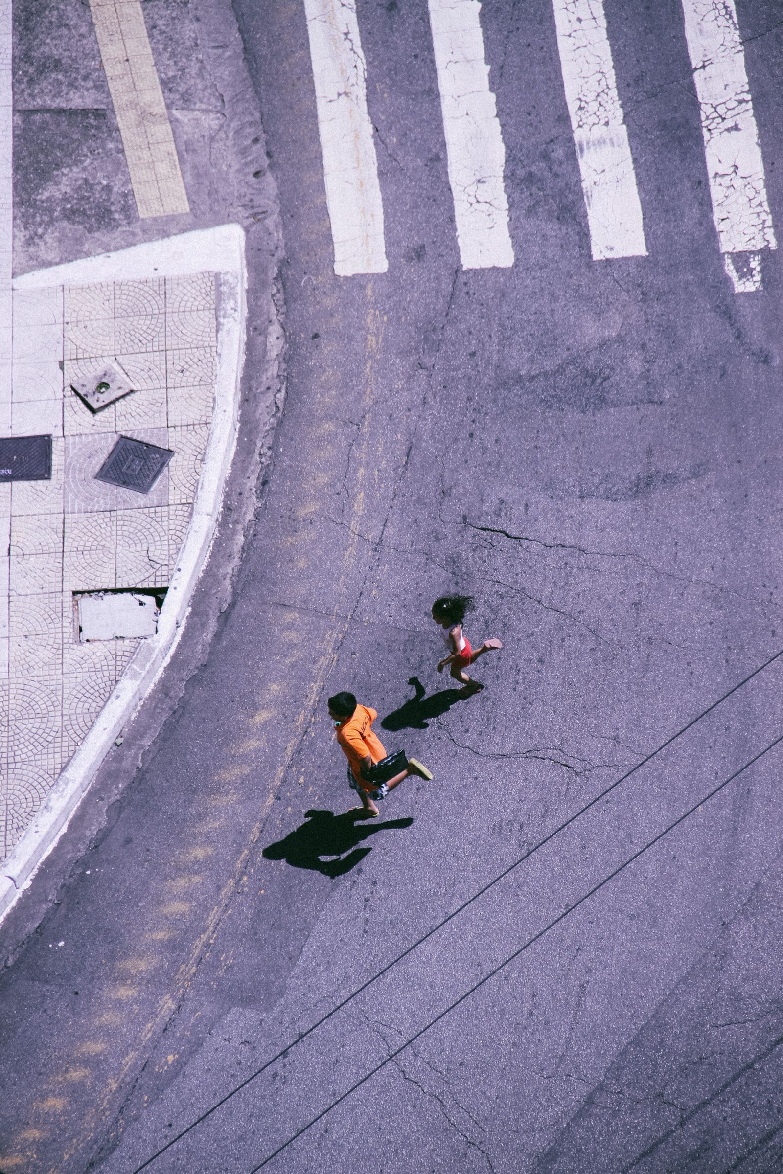 Kids Crossing Street Photos, Download The BEST Free Kids Crossing ...