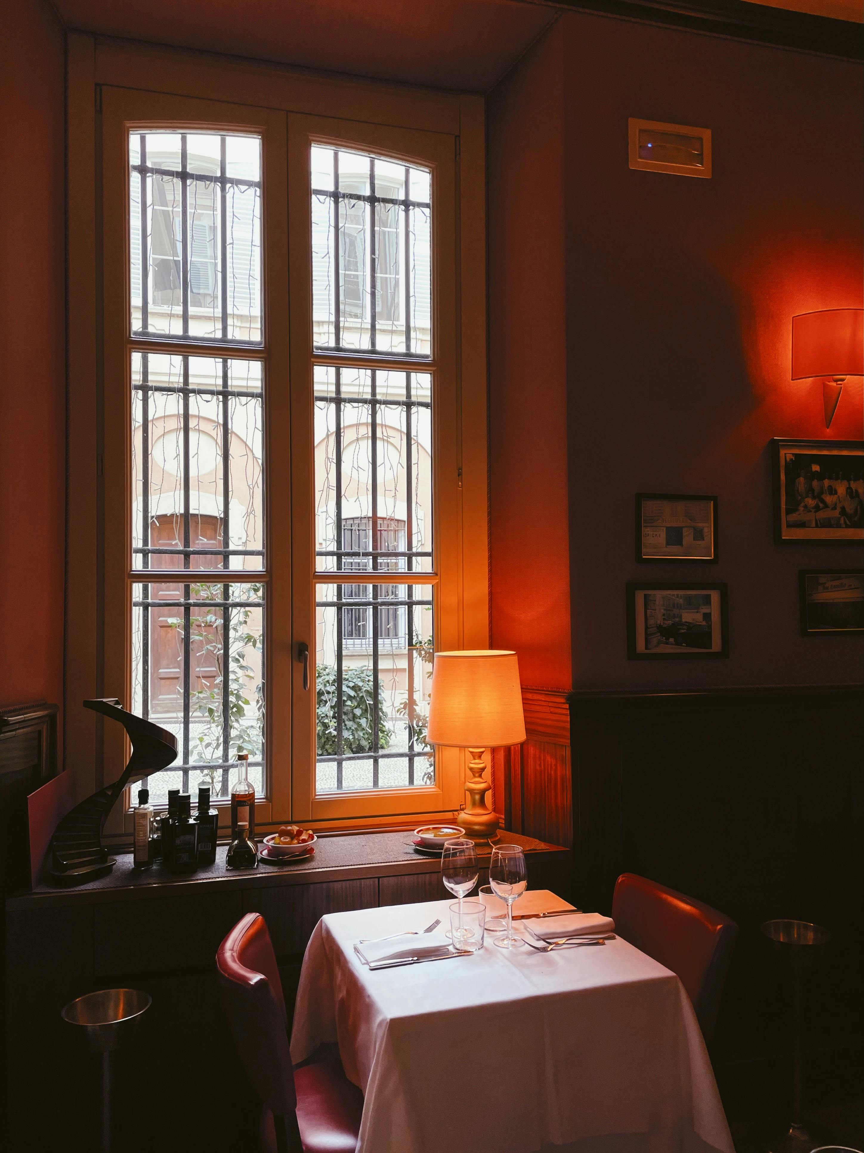 Room With A Table Photos, Download The BEST Free Room With A Table ...