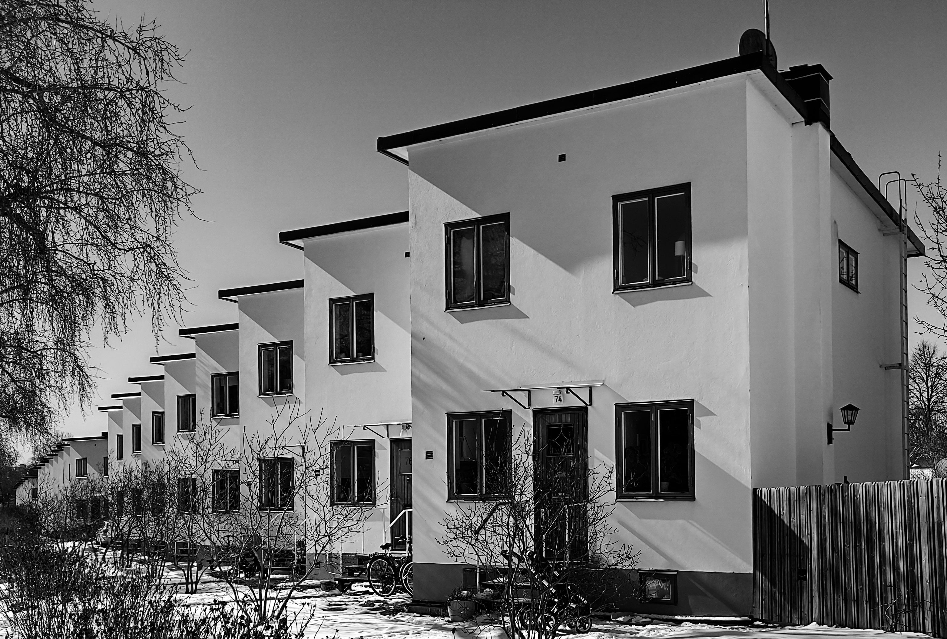 Black and White Picture of Row Houses along the Street · Free Stock Photo