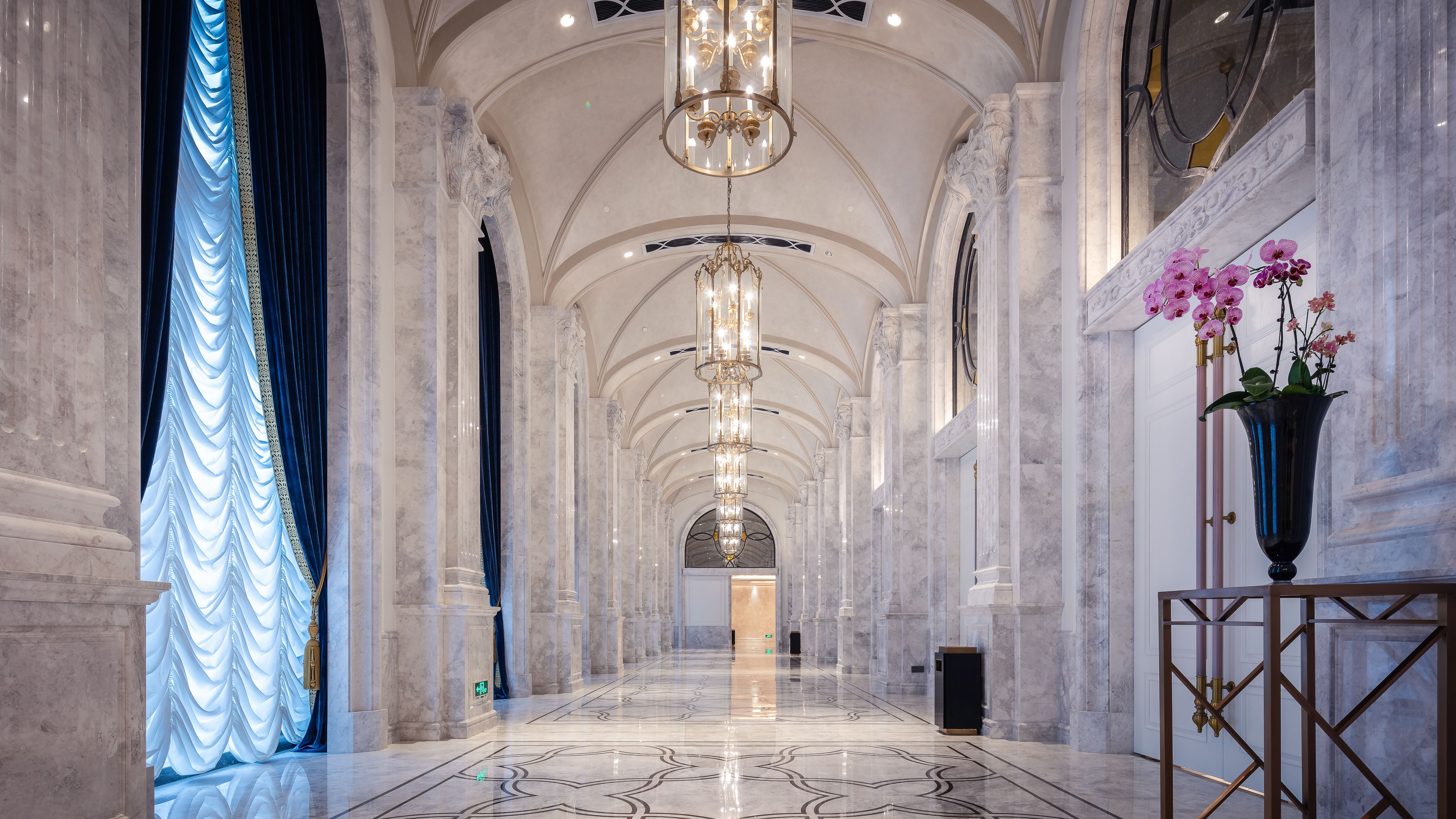 Trees and Lamps over Tables in Restaurant Corridor · Free Stock Photo