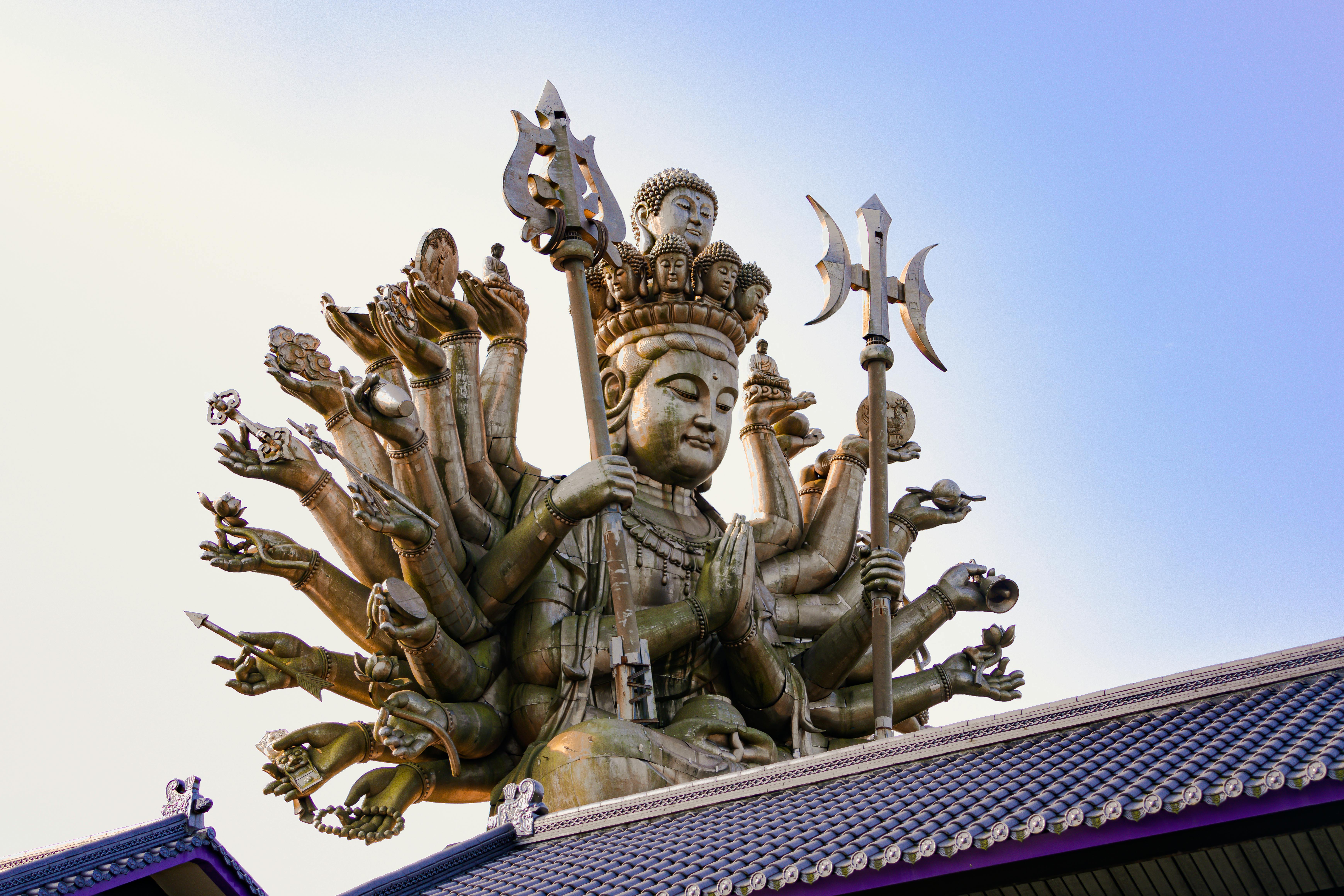 Sculputre of the Holy Thousand-Hand Guanyin · Free Stock Photo