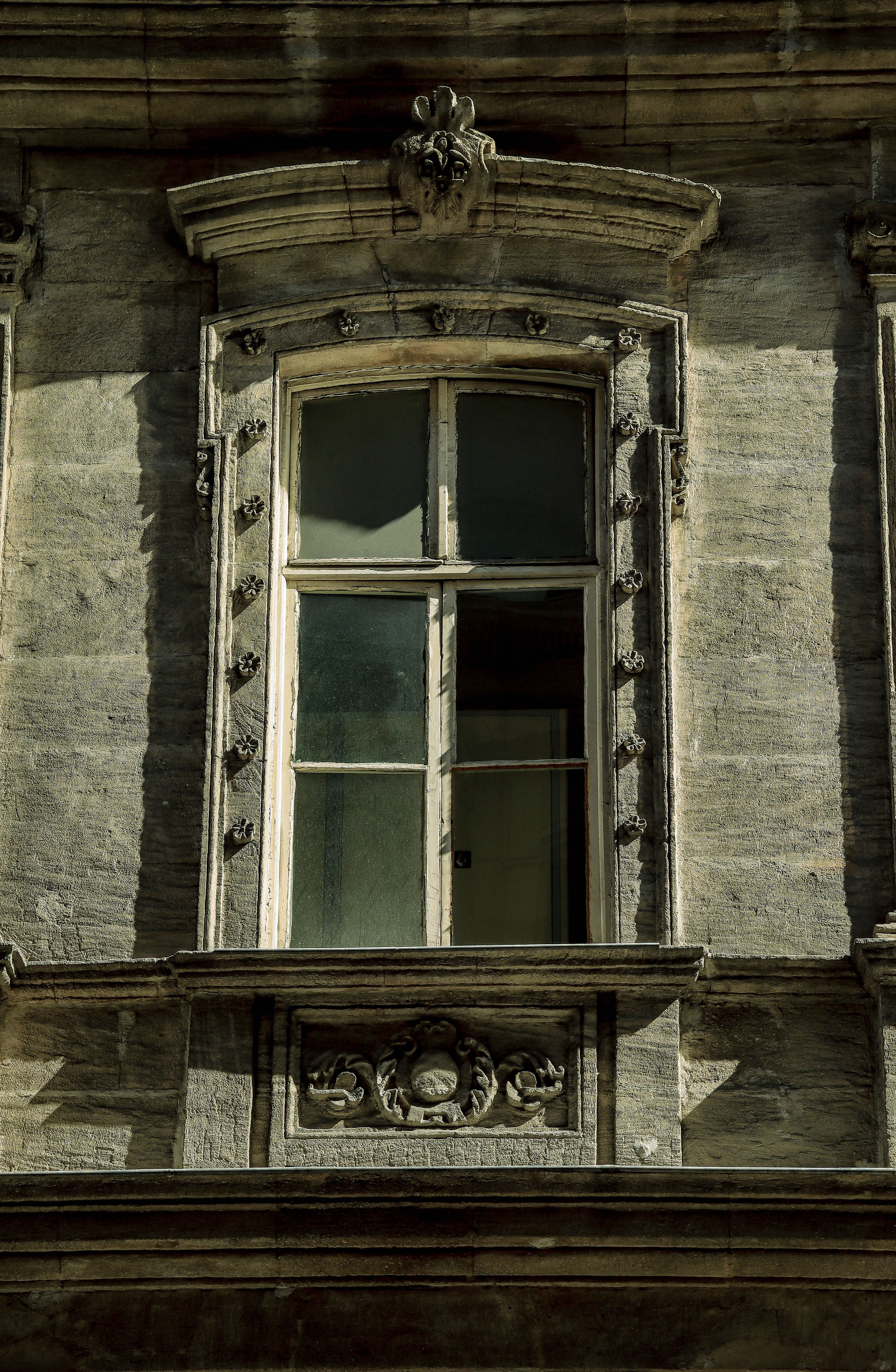 Sunlit Windows with Ledge · Free Stock Photo