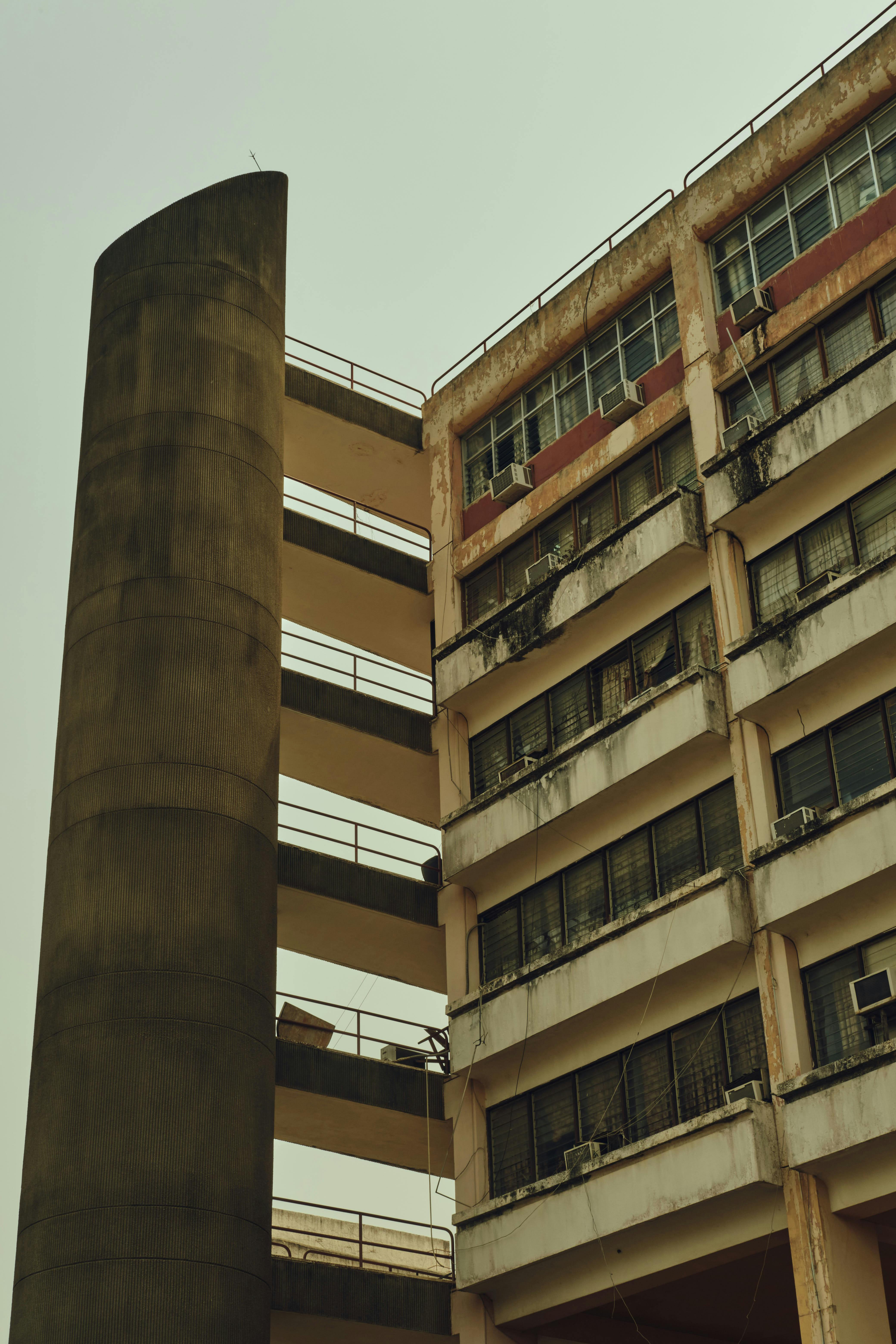 Facade of a Tall, Abandoned Building · Free Stock Photo