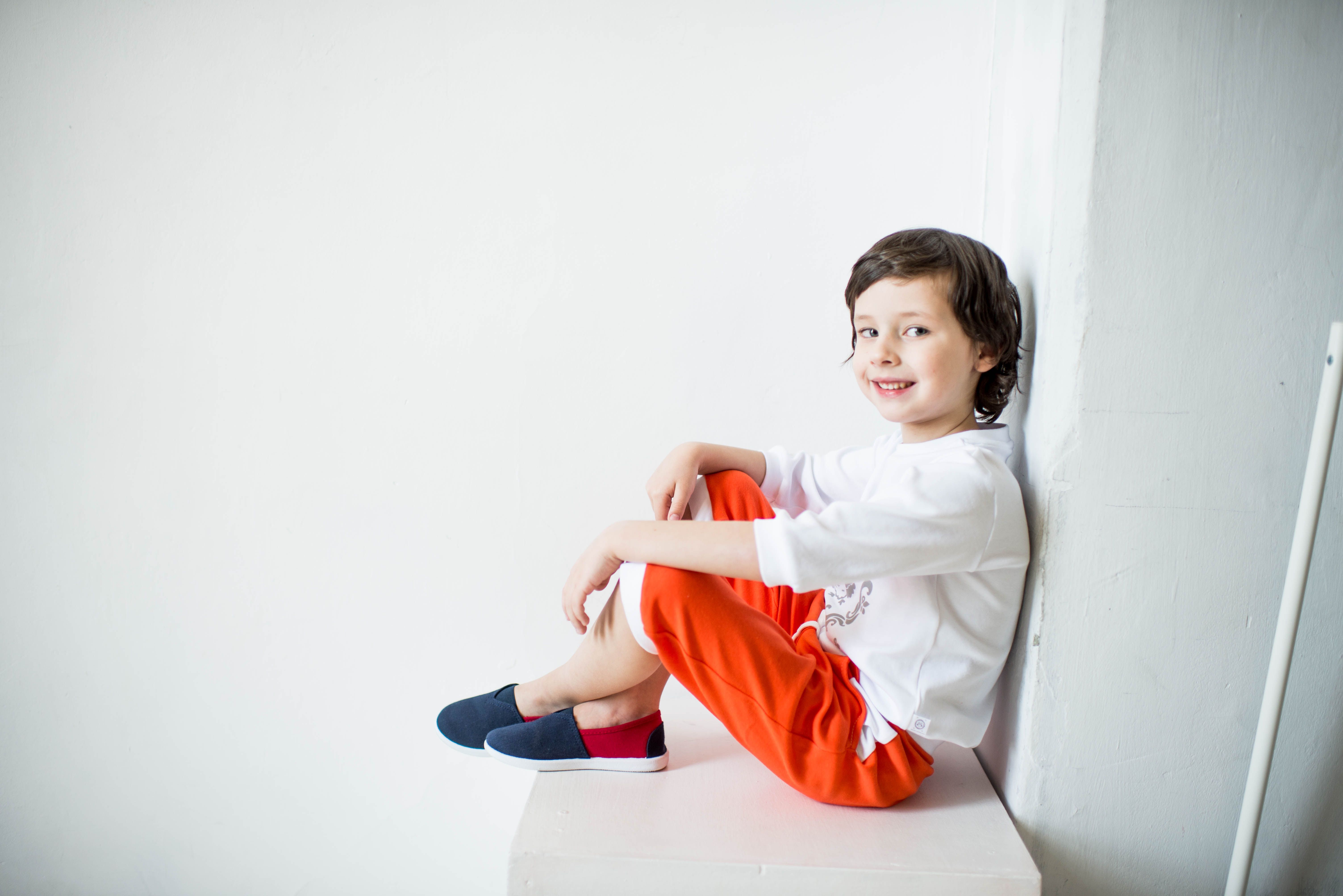 Sitting Pose Boys Photos, Download The BEST Free Sitting Pose Boys ...