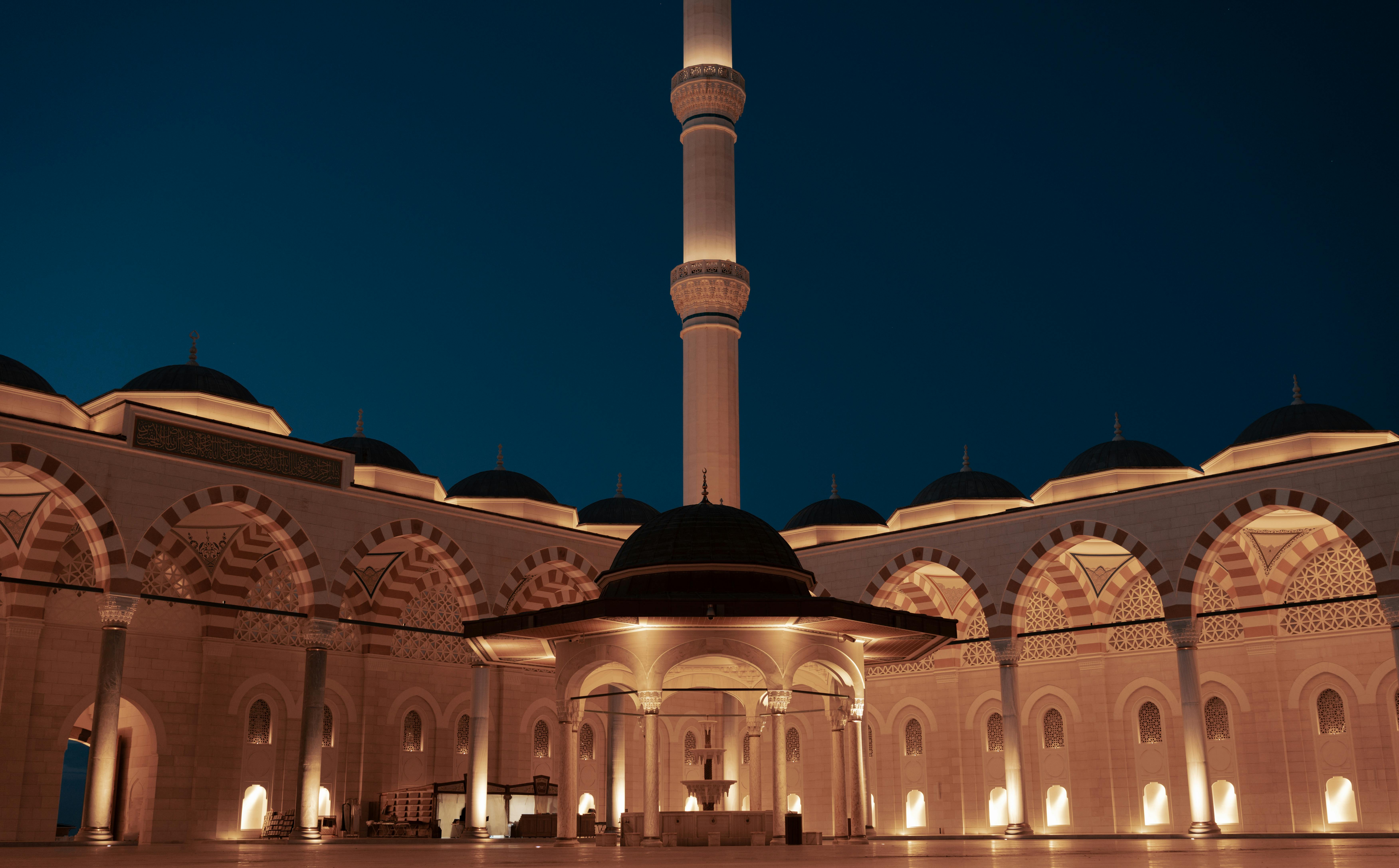 Mosque in Istanbul at Night · Free Stock Photo