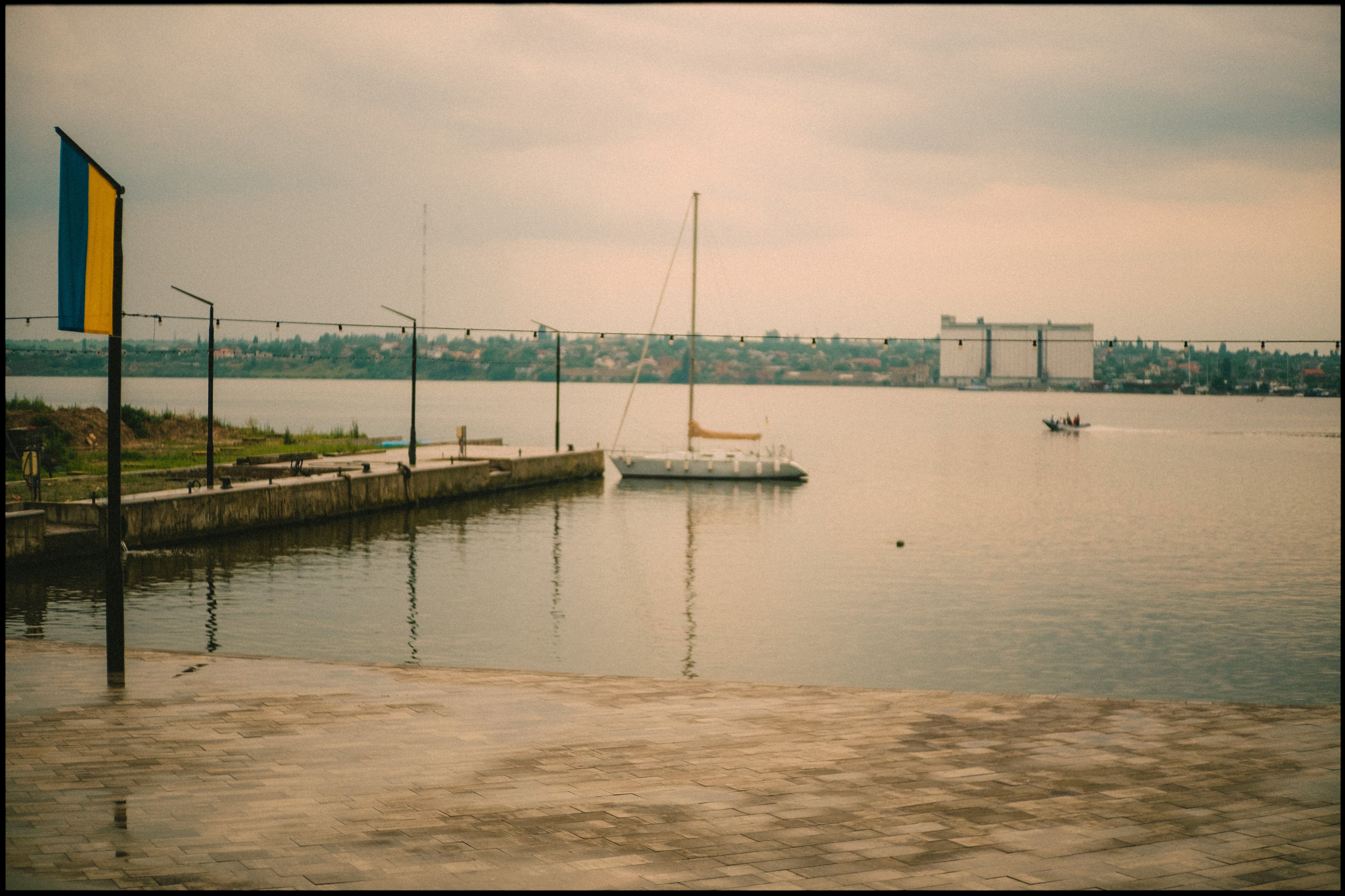 A Riverbank and View of the City across the Water · Free Stock Photo