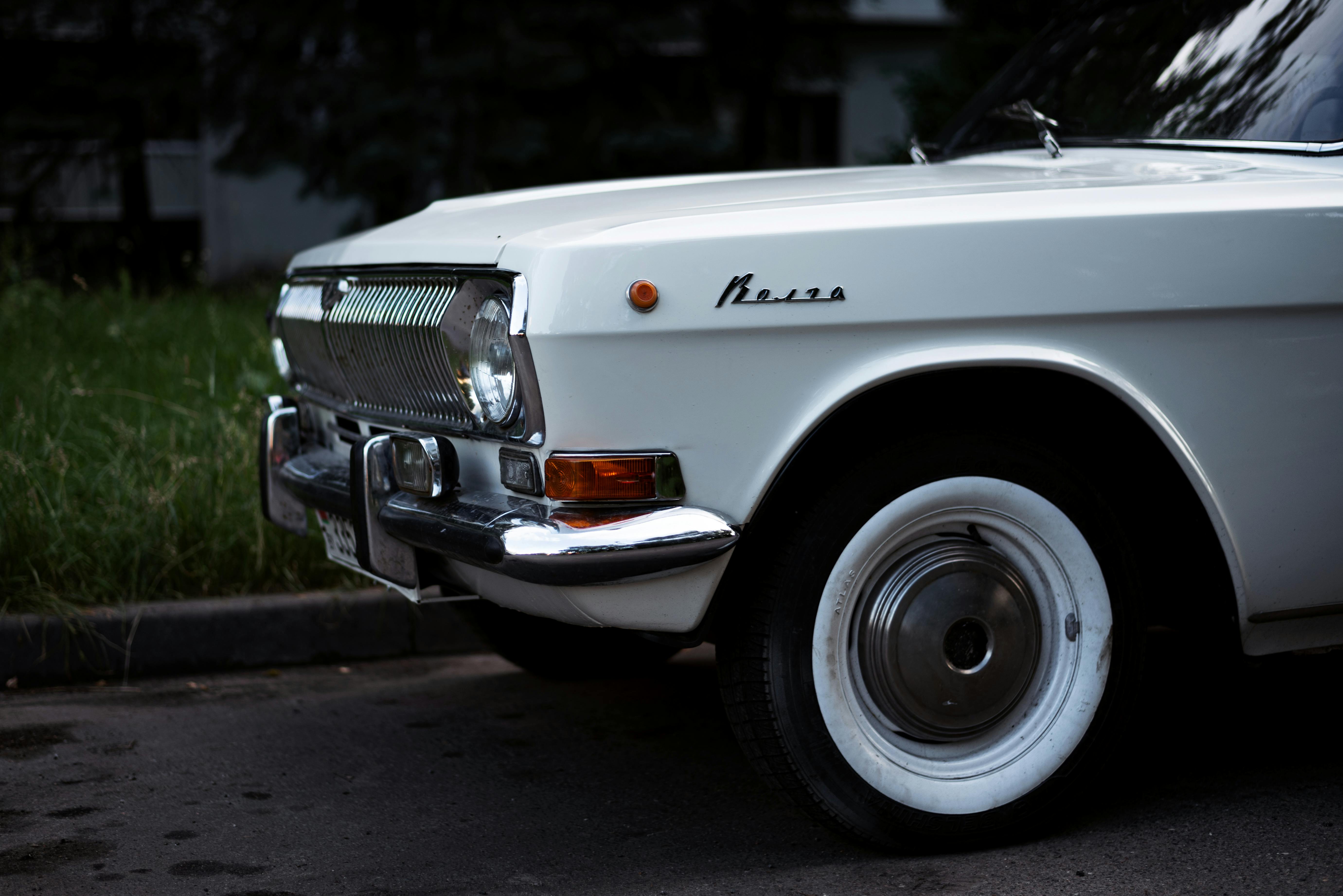 Broken and Rusty Volga GAZ-21 Car · Free Stock Photo