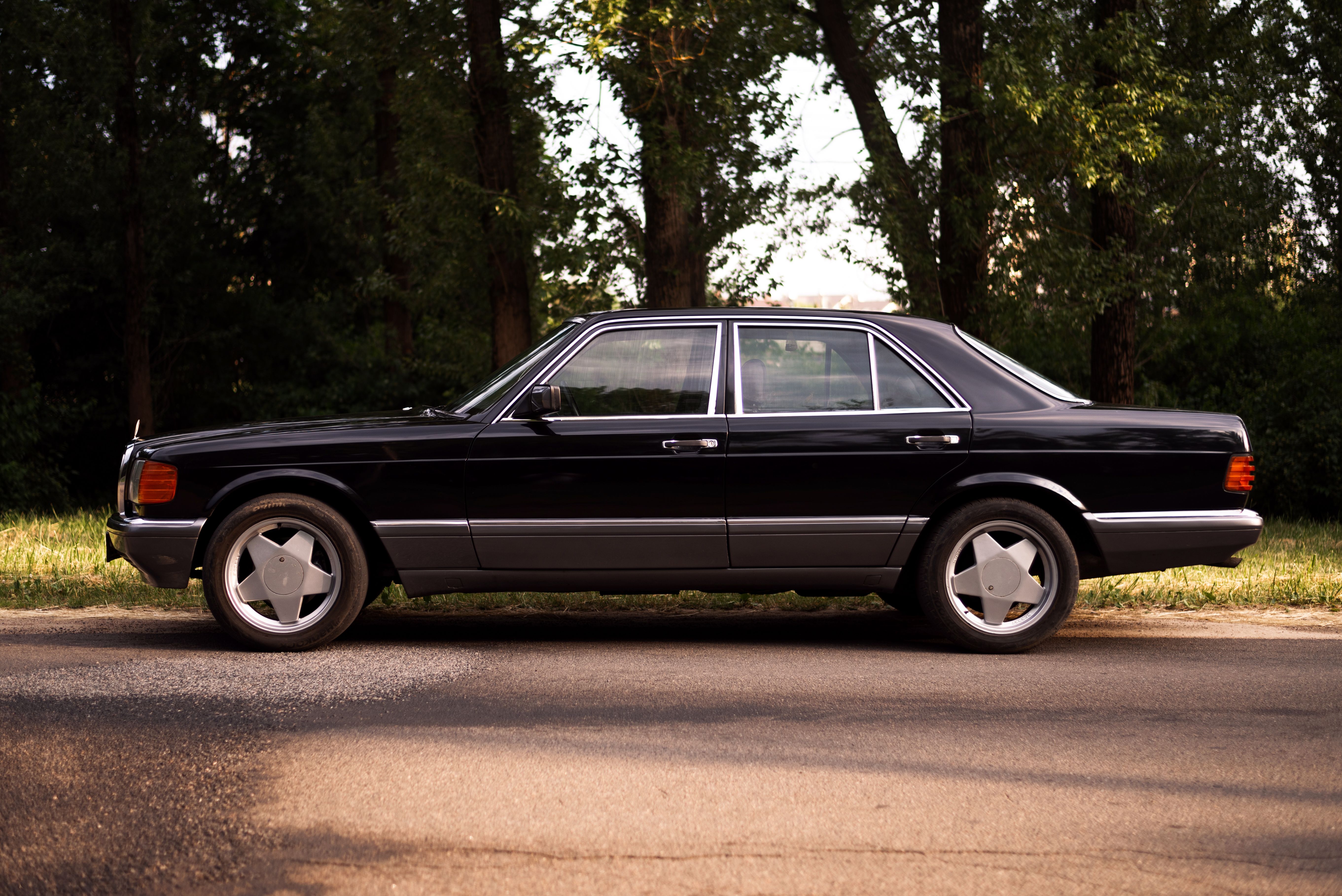Mercedes W126 on Road · Free Stock Photo