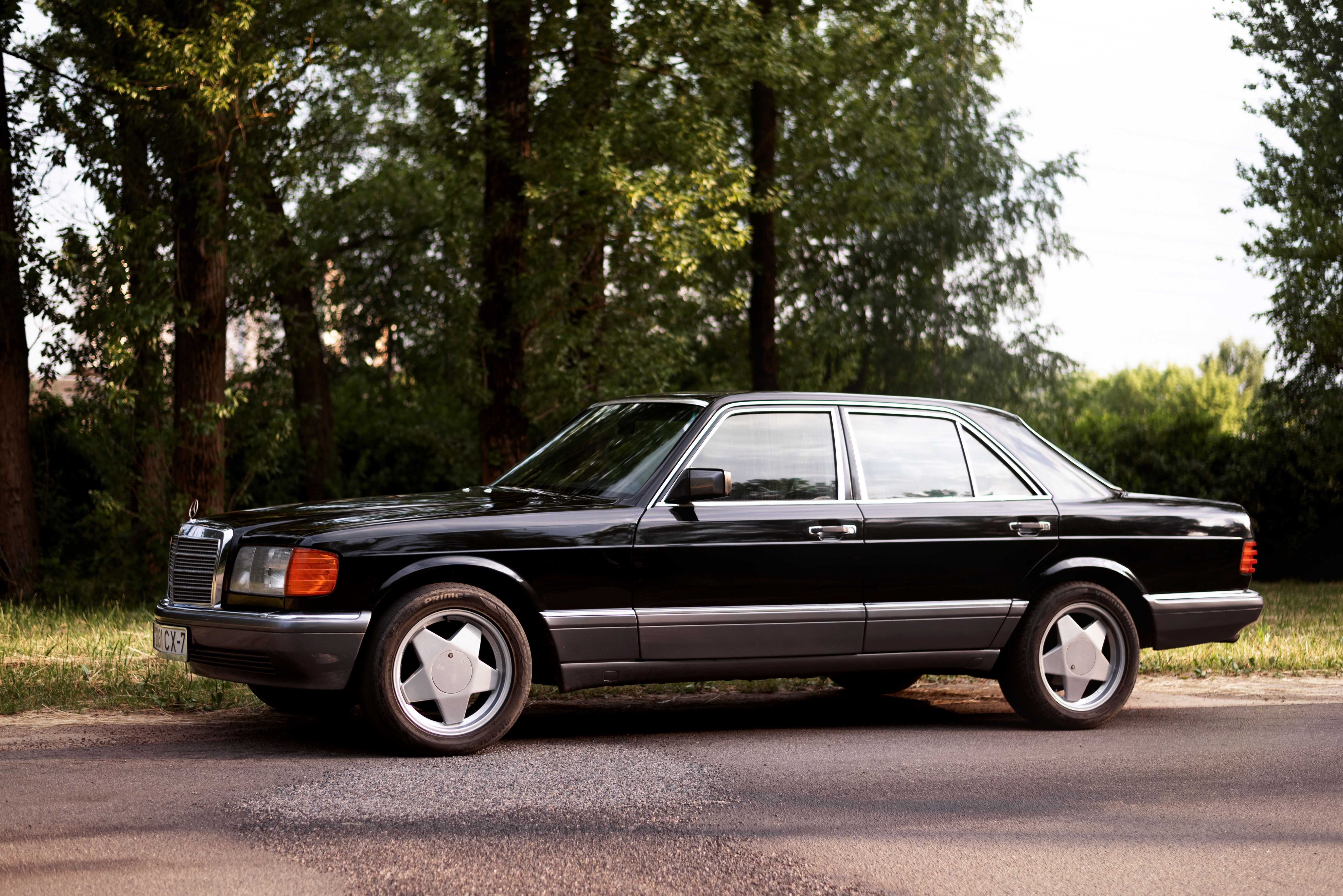 Side View Photography of Car During Dawn · Free Stock Photo