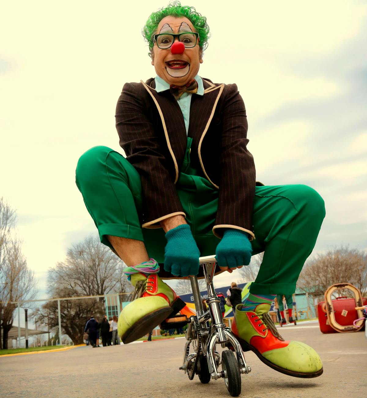Bicycle Juggler Clown Photos, Download The BEST Free Bicycle Juggler ...
