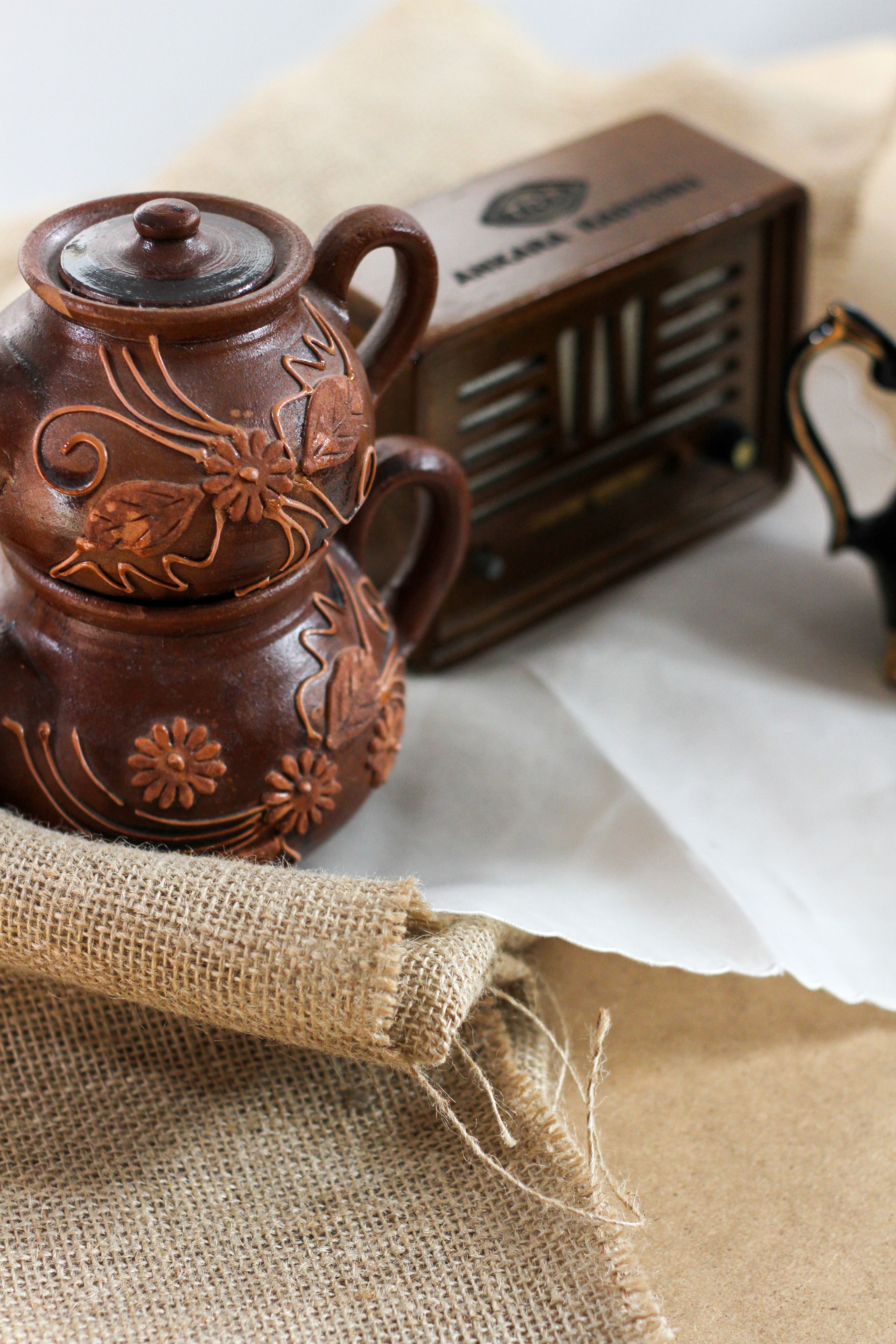 Retro Tea Pot with Radio · Free Stock Photo
