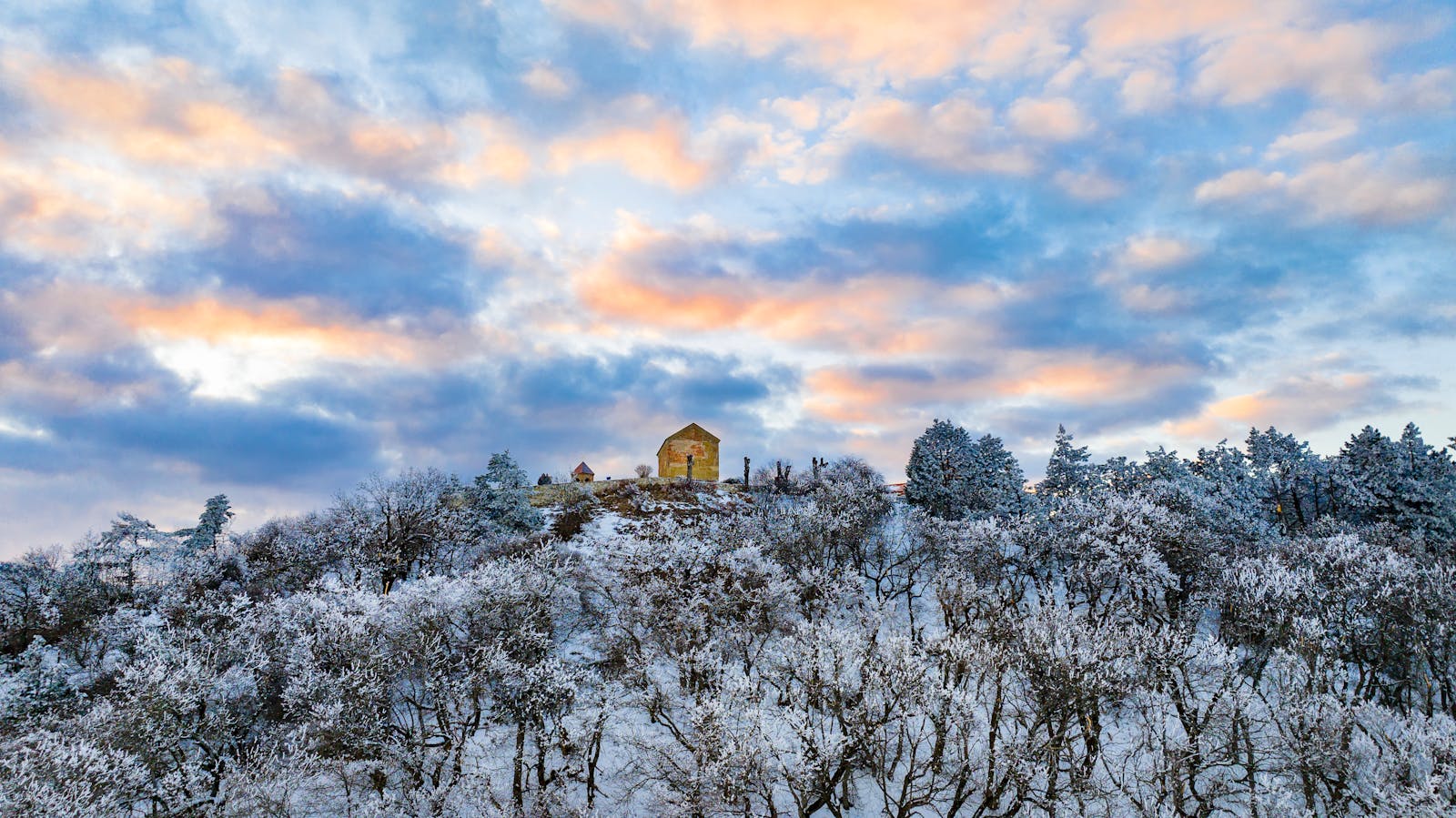 Yellow Barn Photos, Download The BEST Free Yellow Barn Stock Photos ...