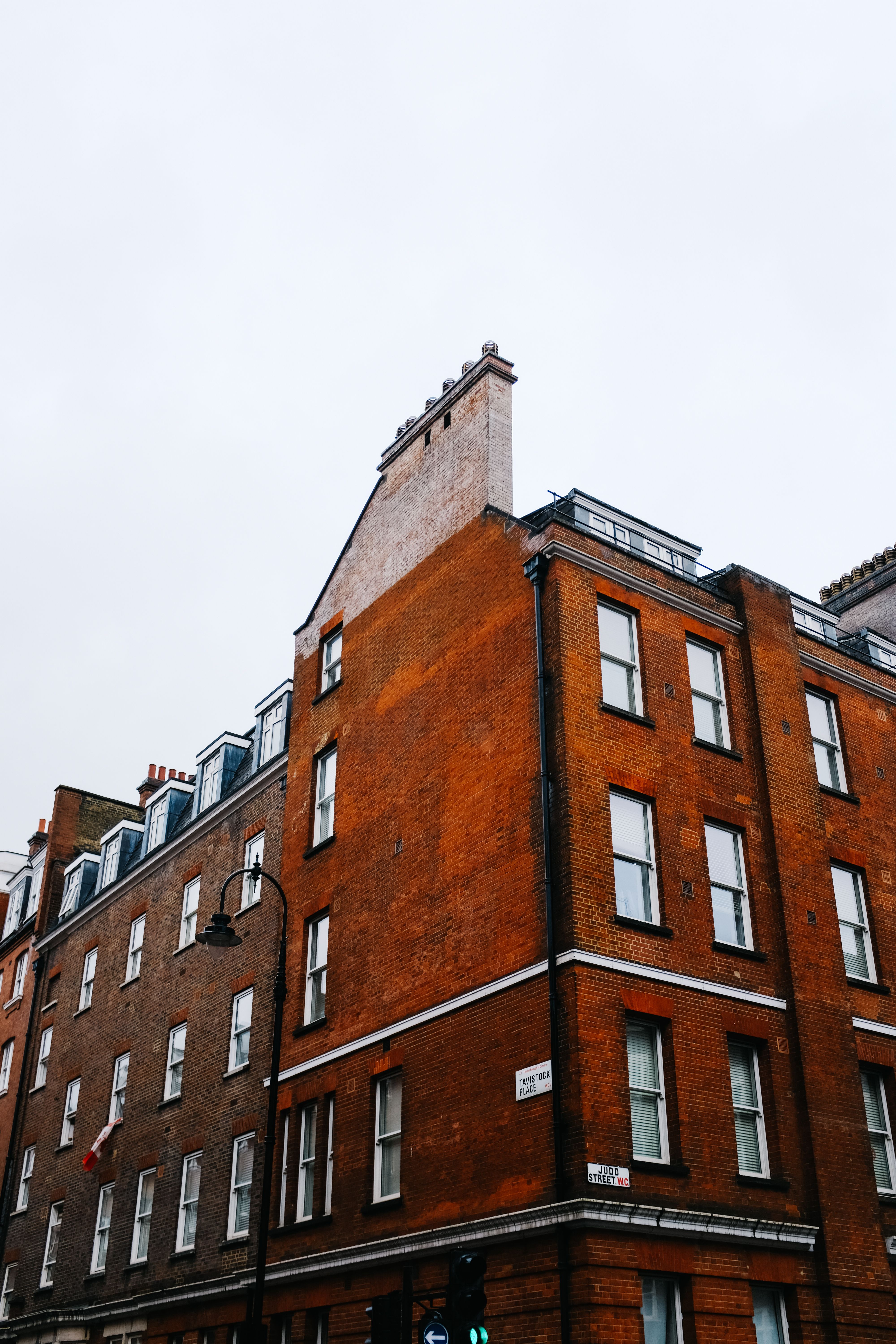 Building in Town · Free Stock Photo
