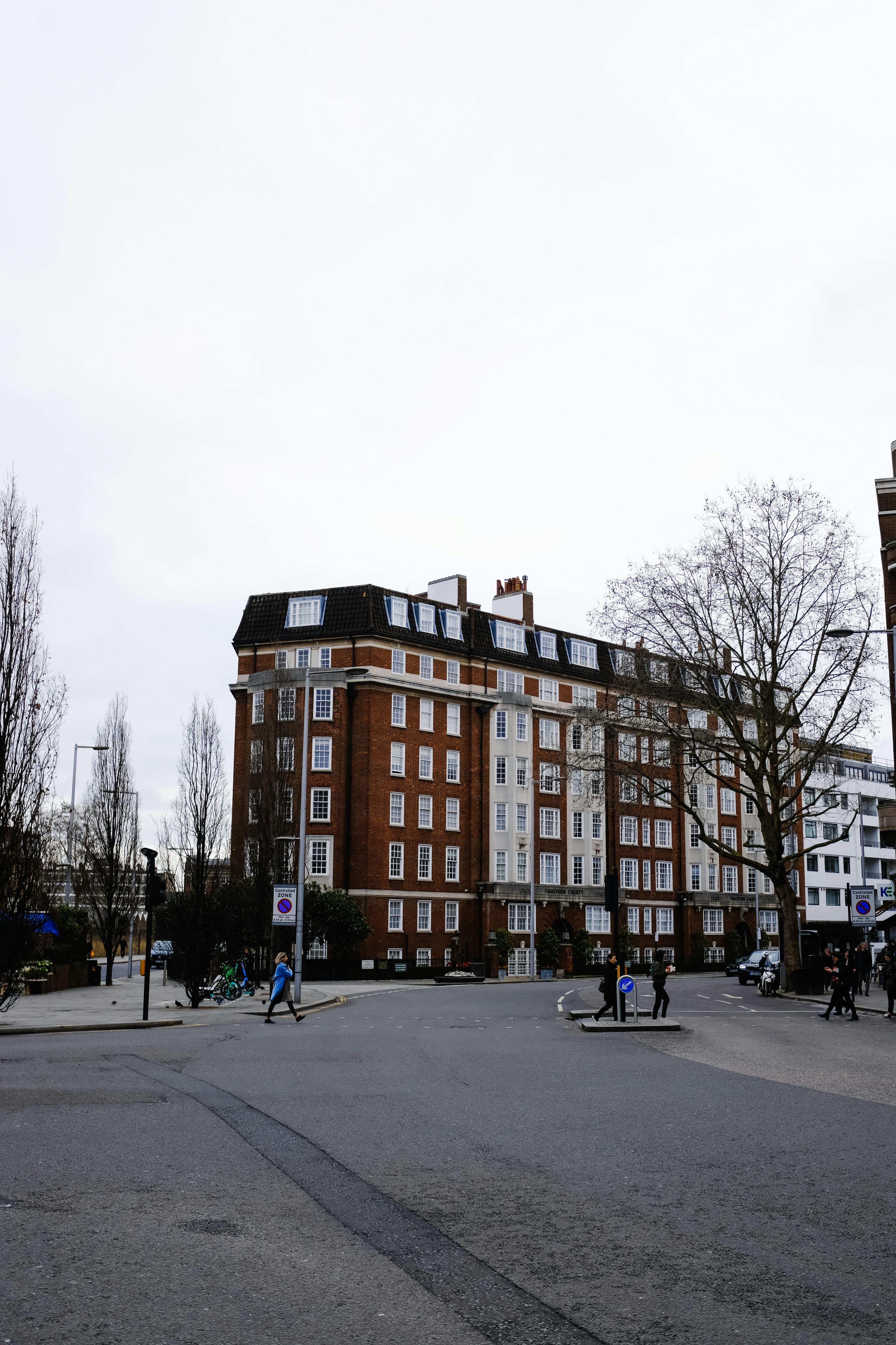 Street and Building in Town · Free Stock Photo