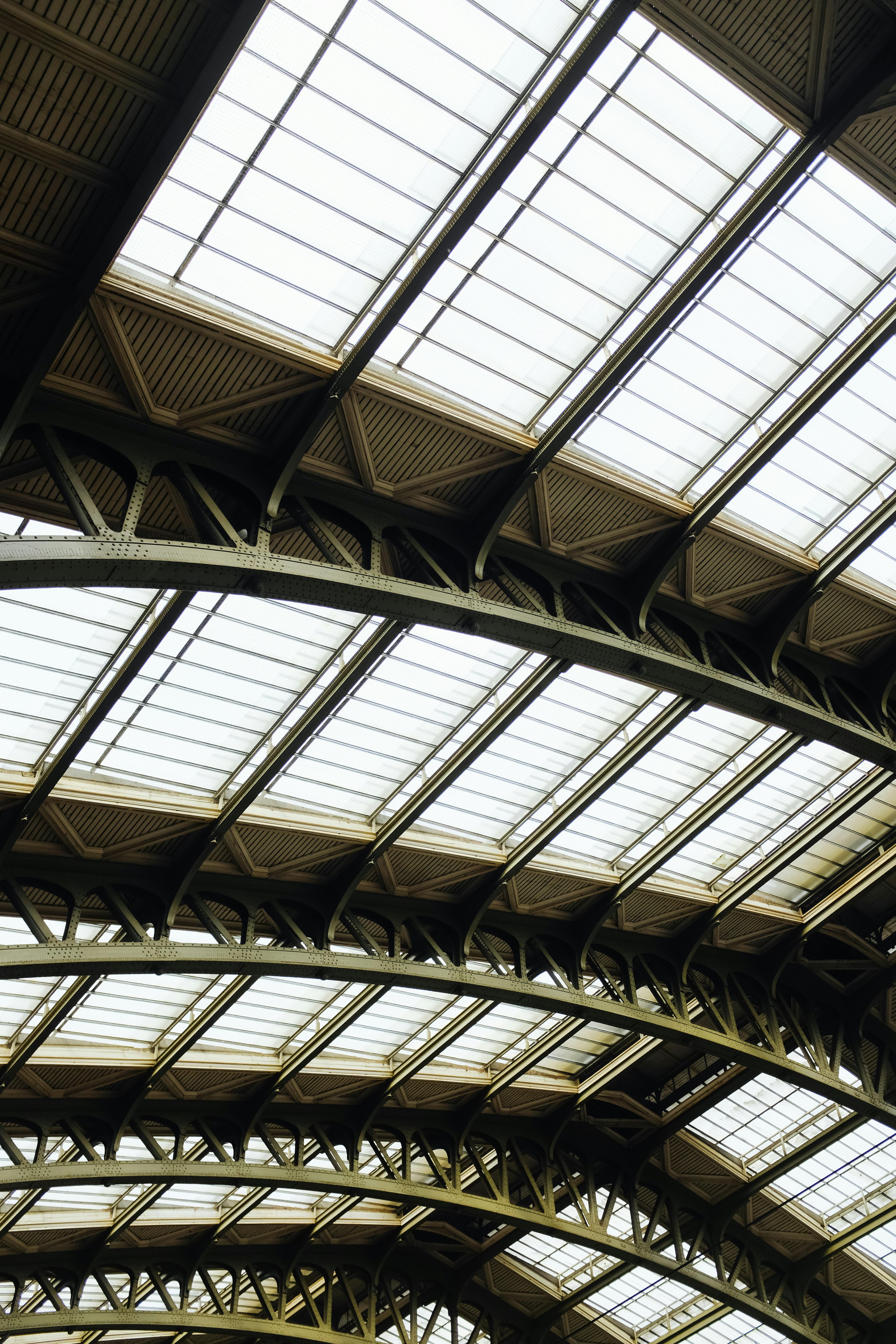 Gray Concrete High-rise Building · Free Stock Photo