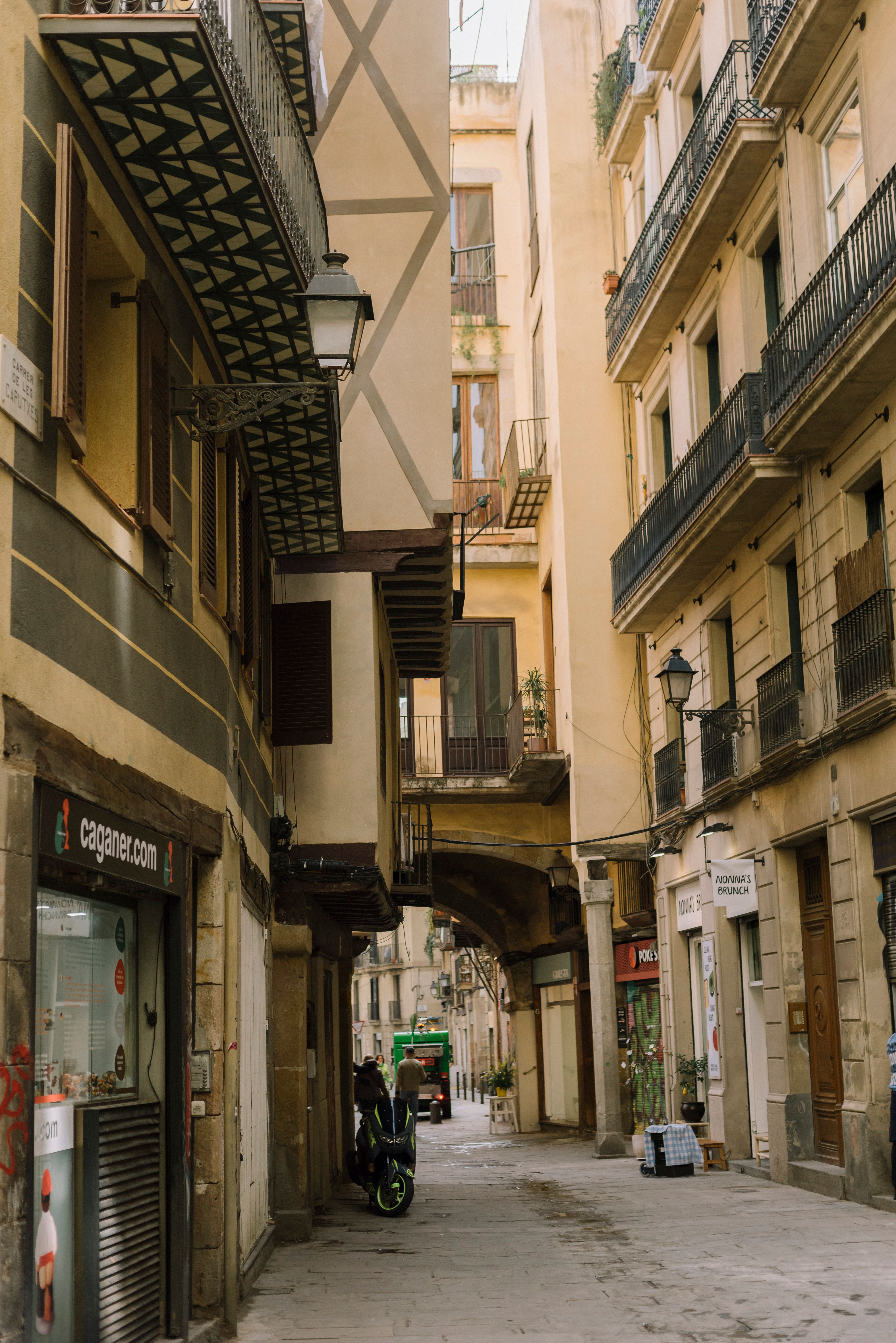 Empty Street in Town · Free Stock Photo