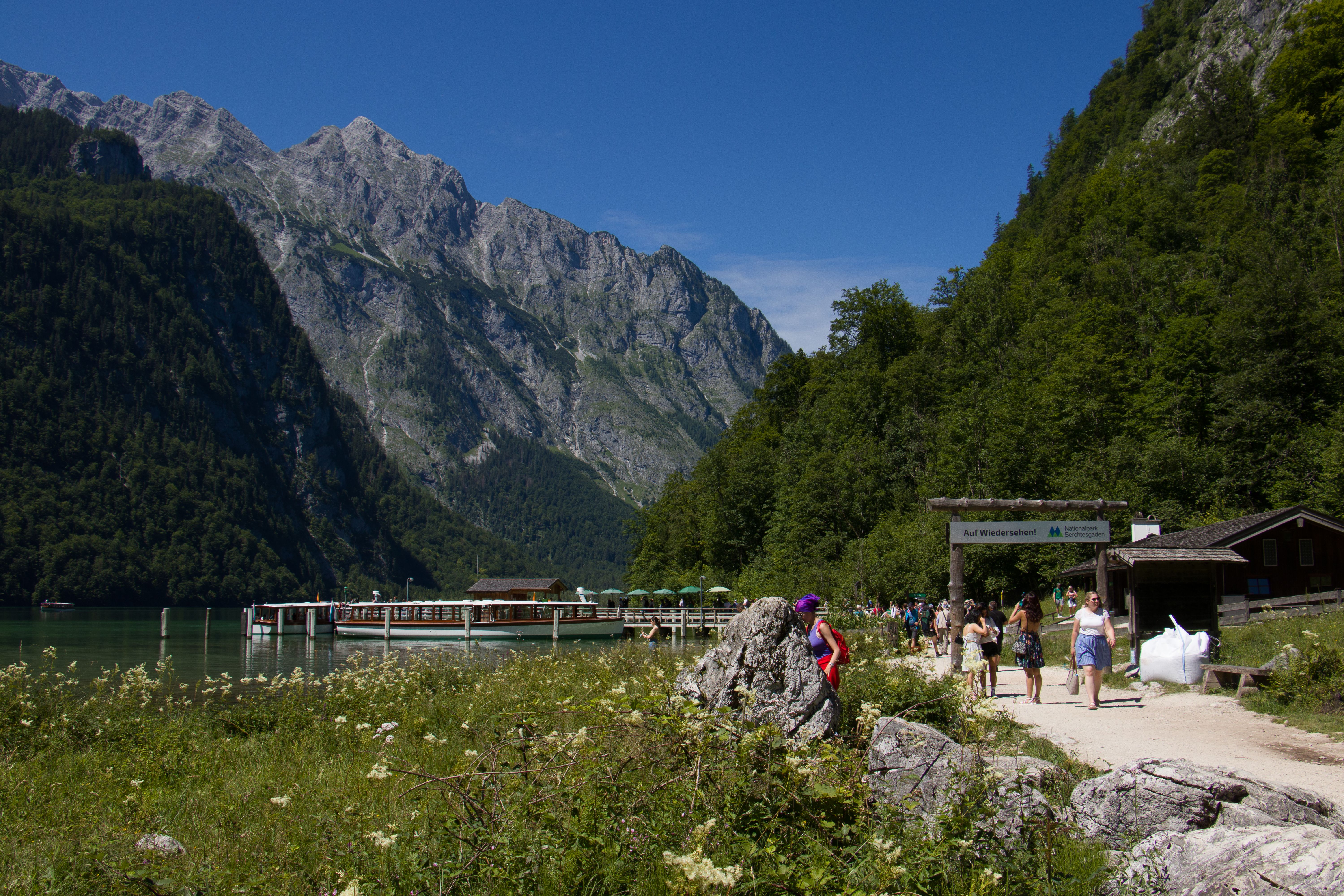 People Hiking near River in Mountains · Free Stock Photo