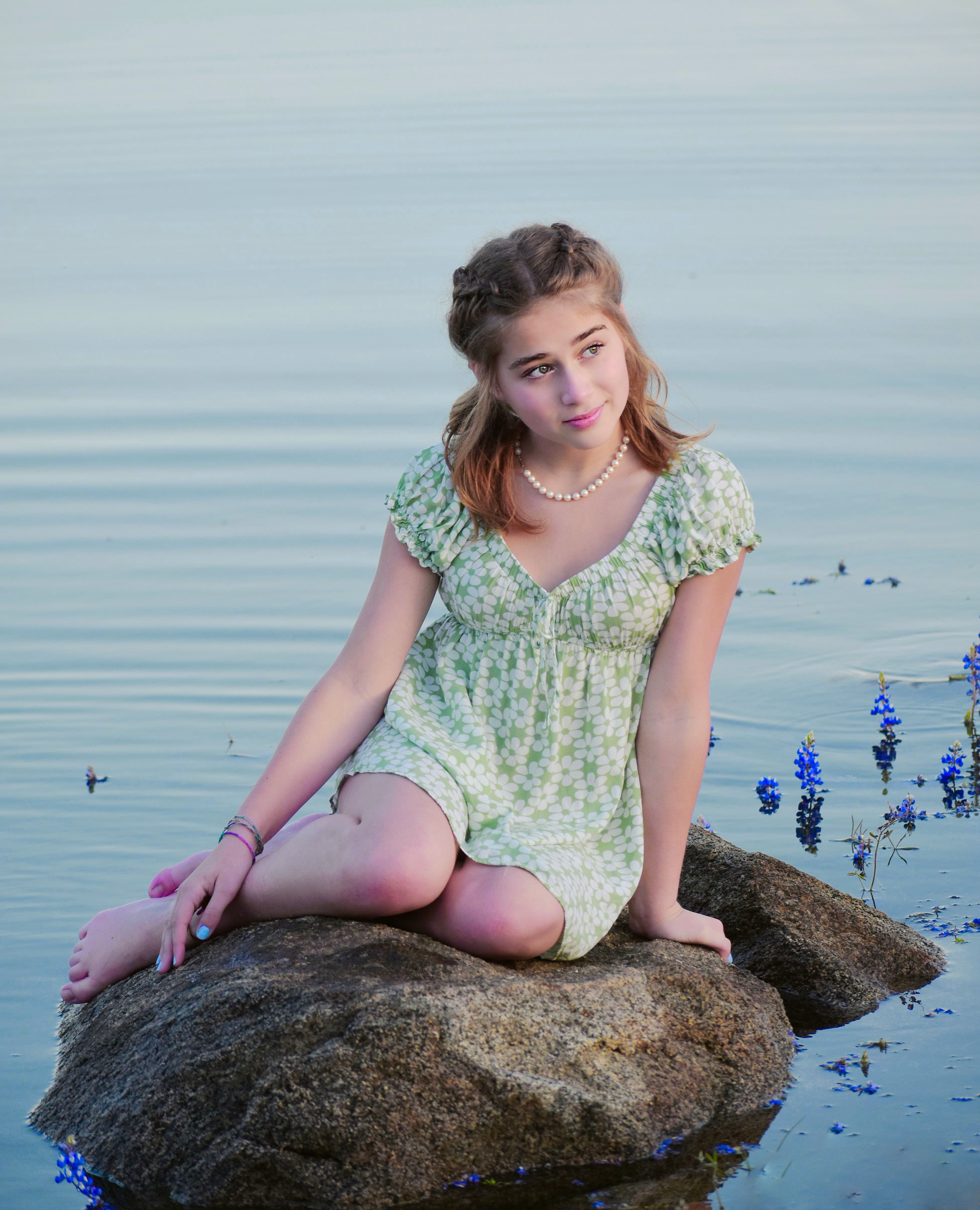 Beautiful Girl Singing Photos, Download The BEST Free Beautiful Girl ...