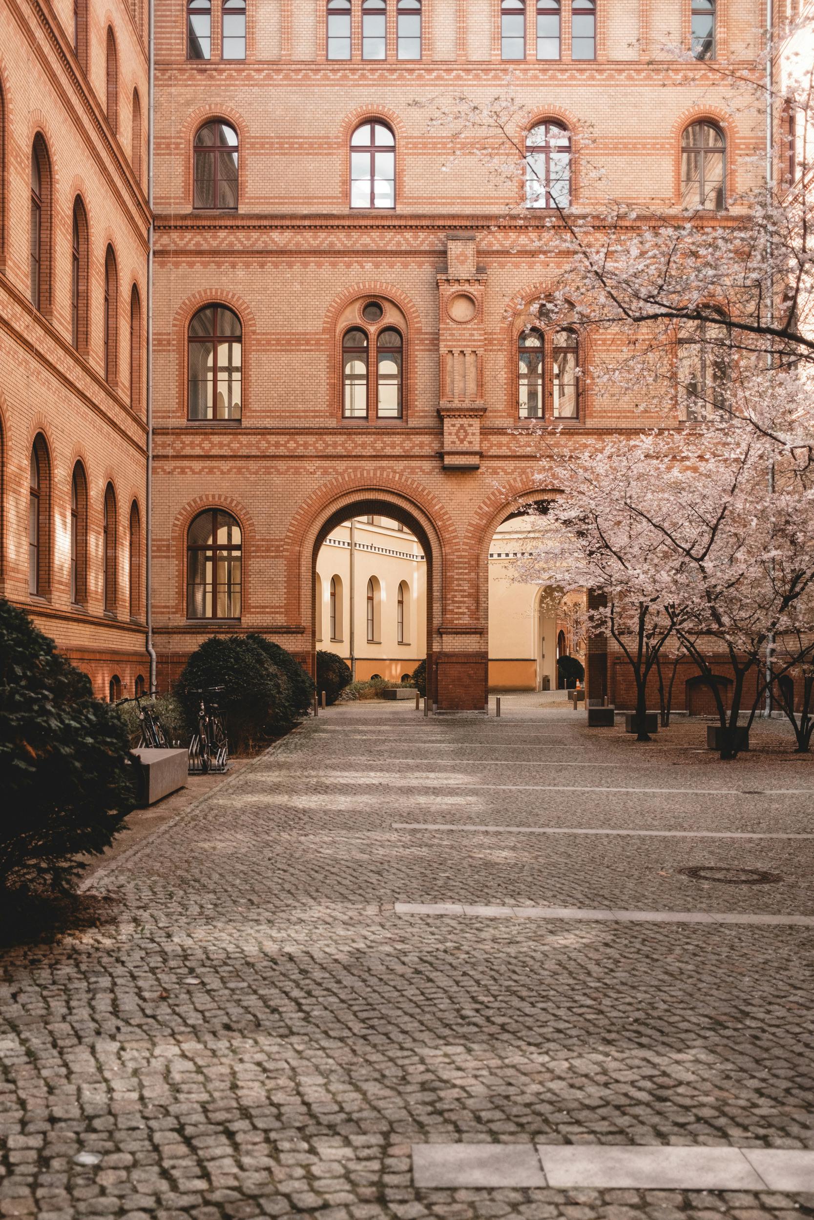 A Courtyard of a Traditional Building in City · Free Stock Photo