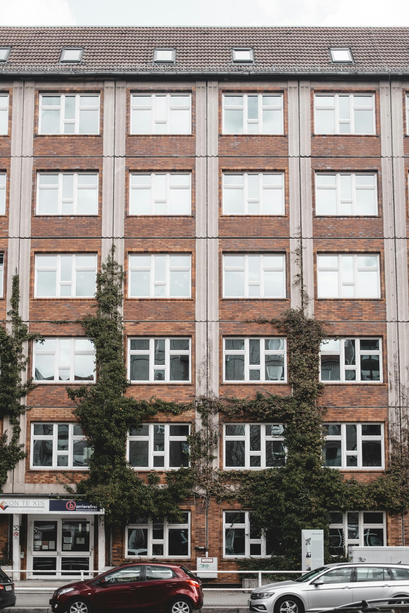 Cars near Building in Town · Free Stock Photo