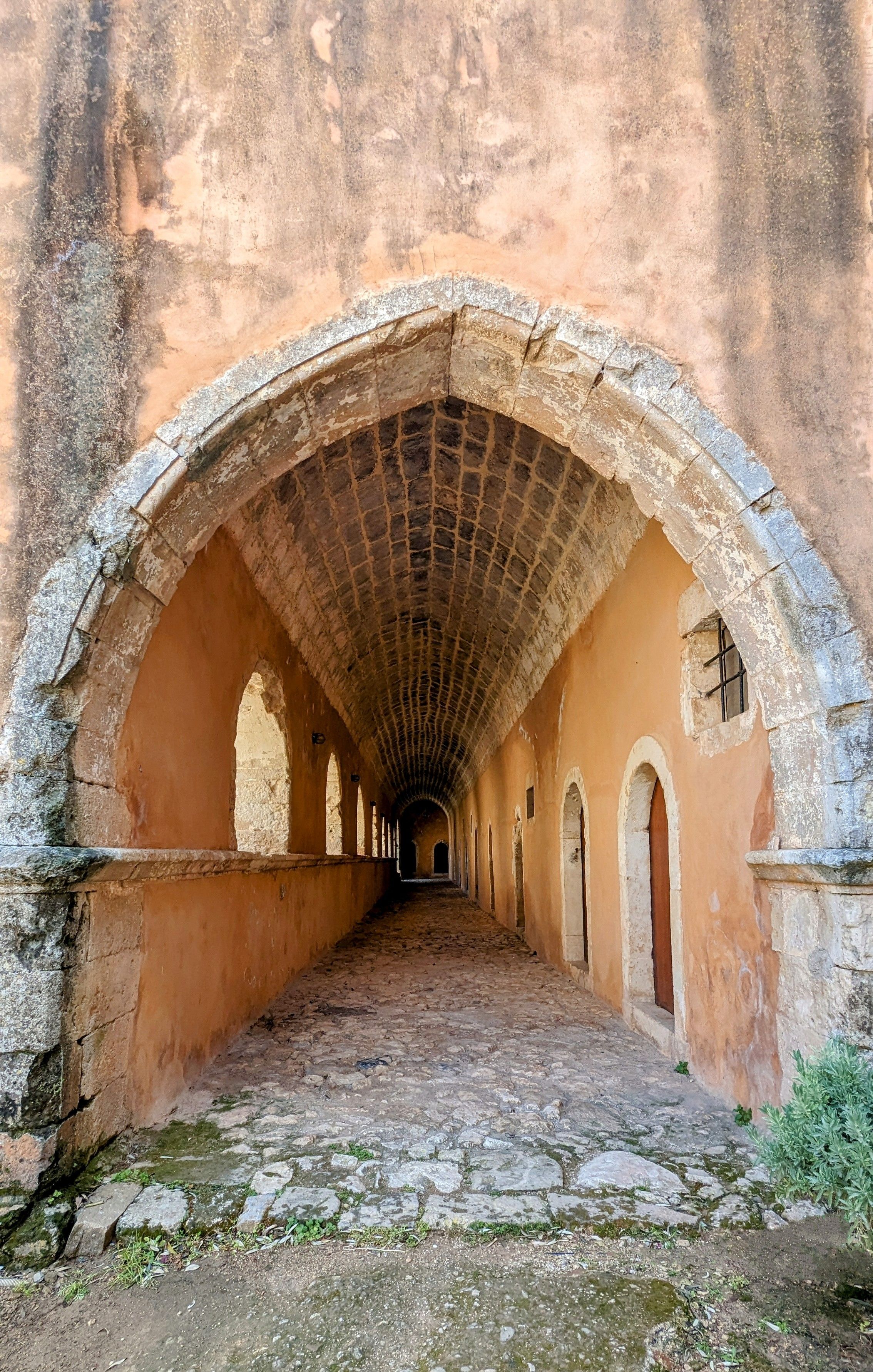 Vintage Building with Tunnel · Free Stock Photo