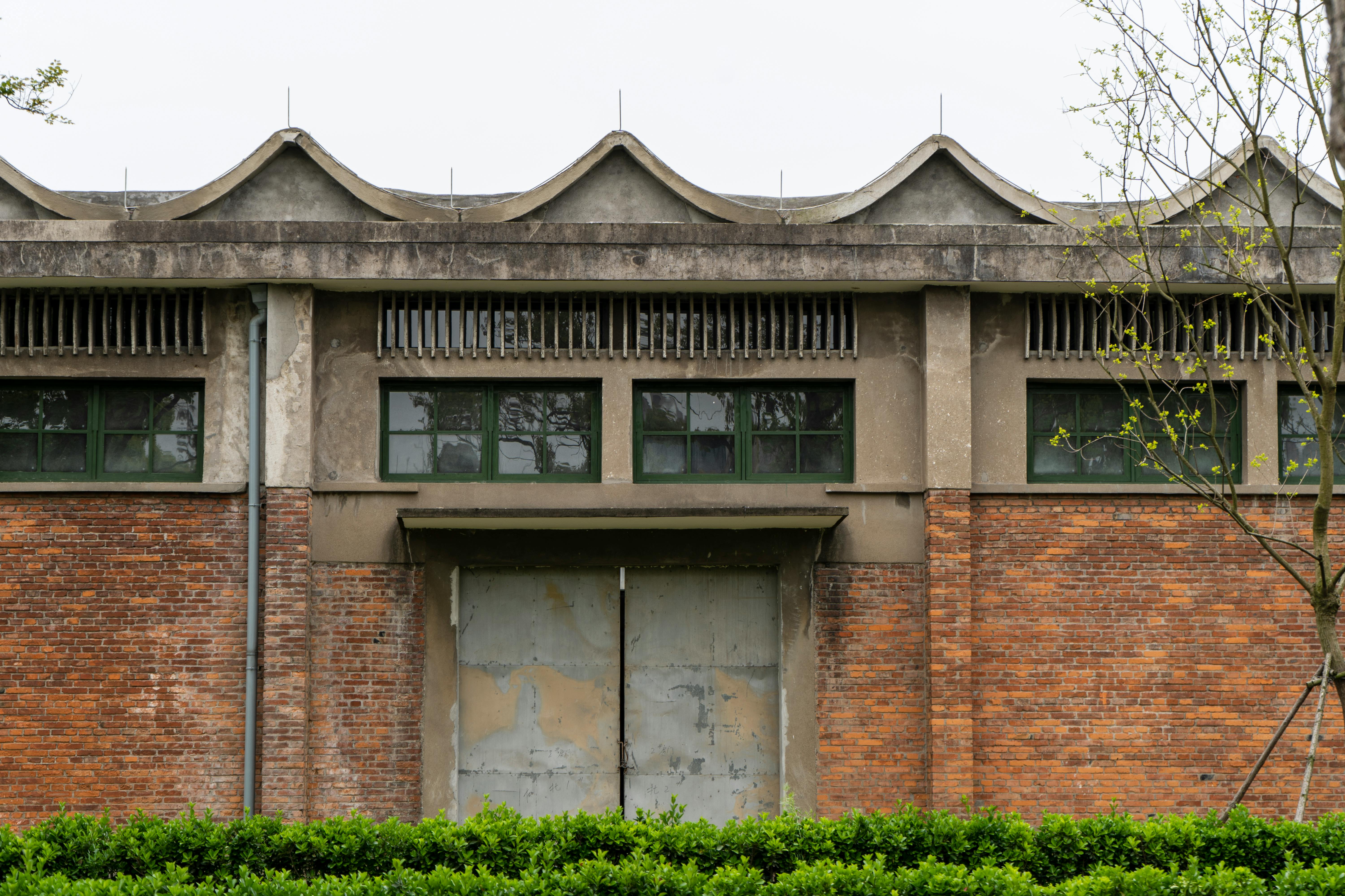 Building with Damaged Gate · Free Stock Photo