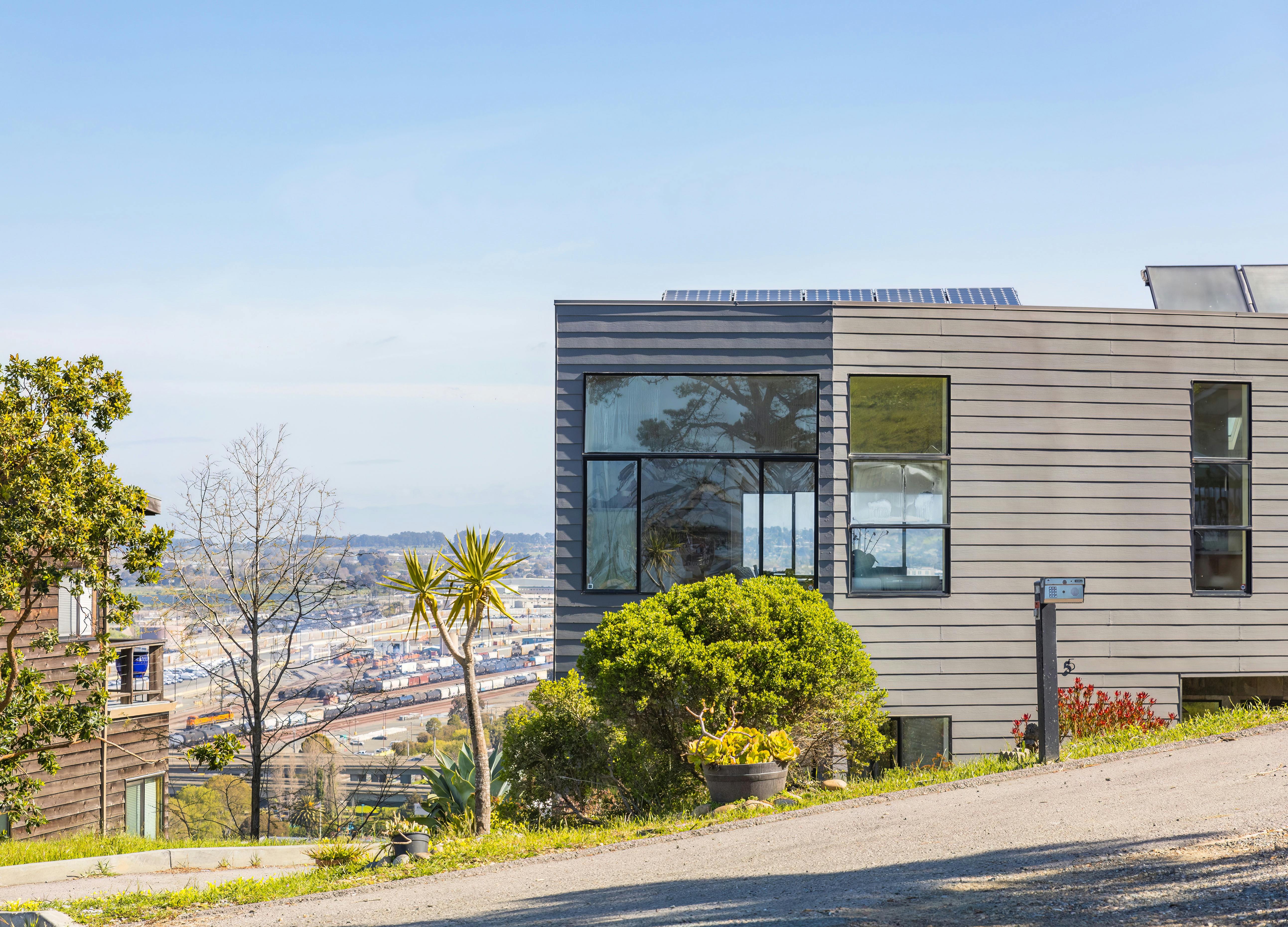 Modern House with the View of the City · Free Stock Photo