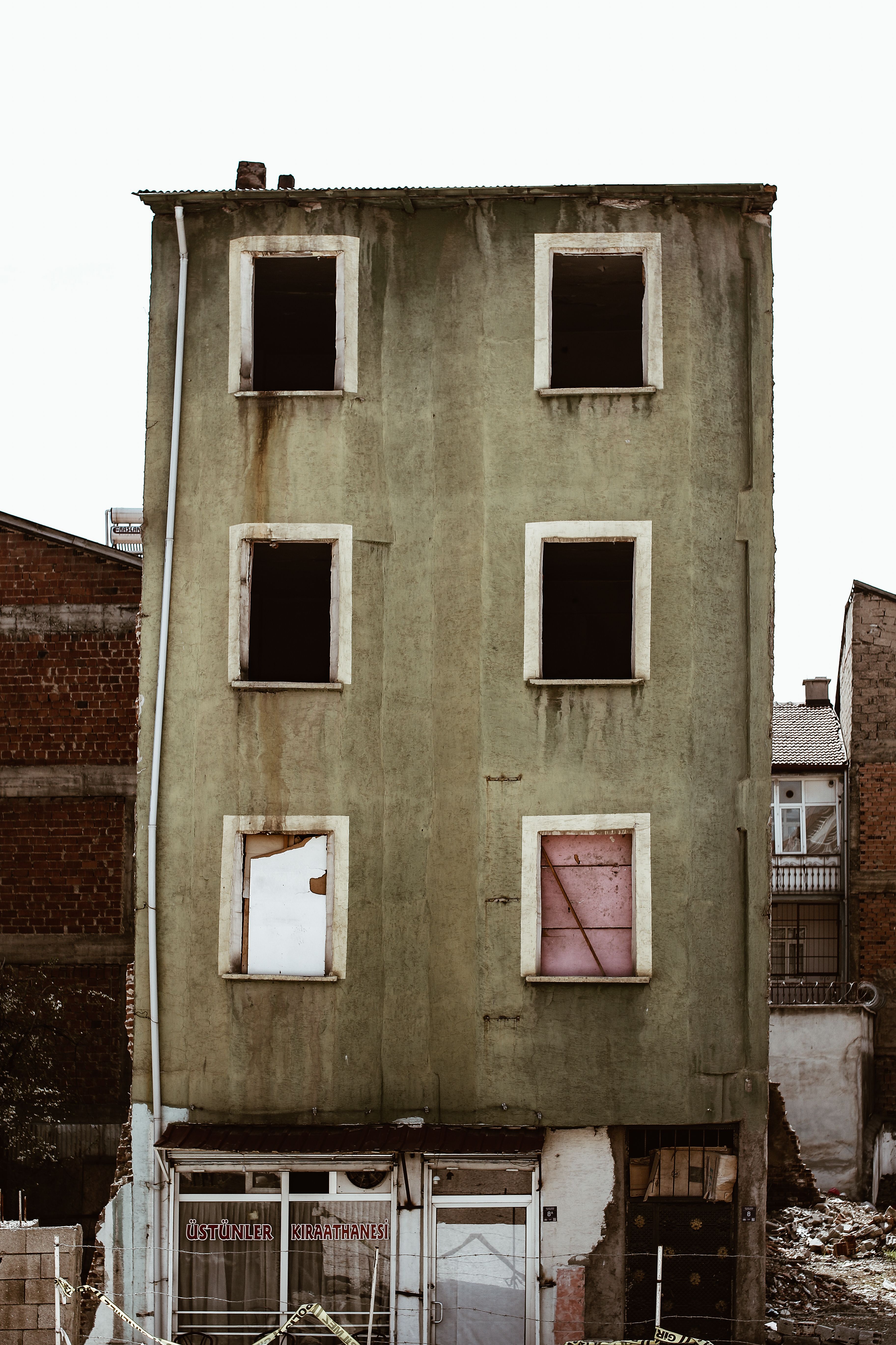 Low Angle Photography of a Building · Free Stock Photo