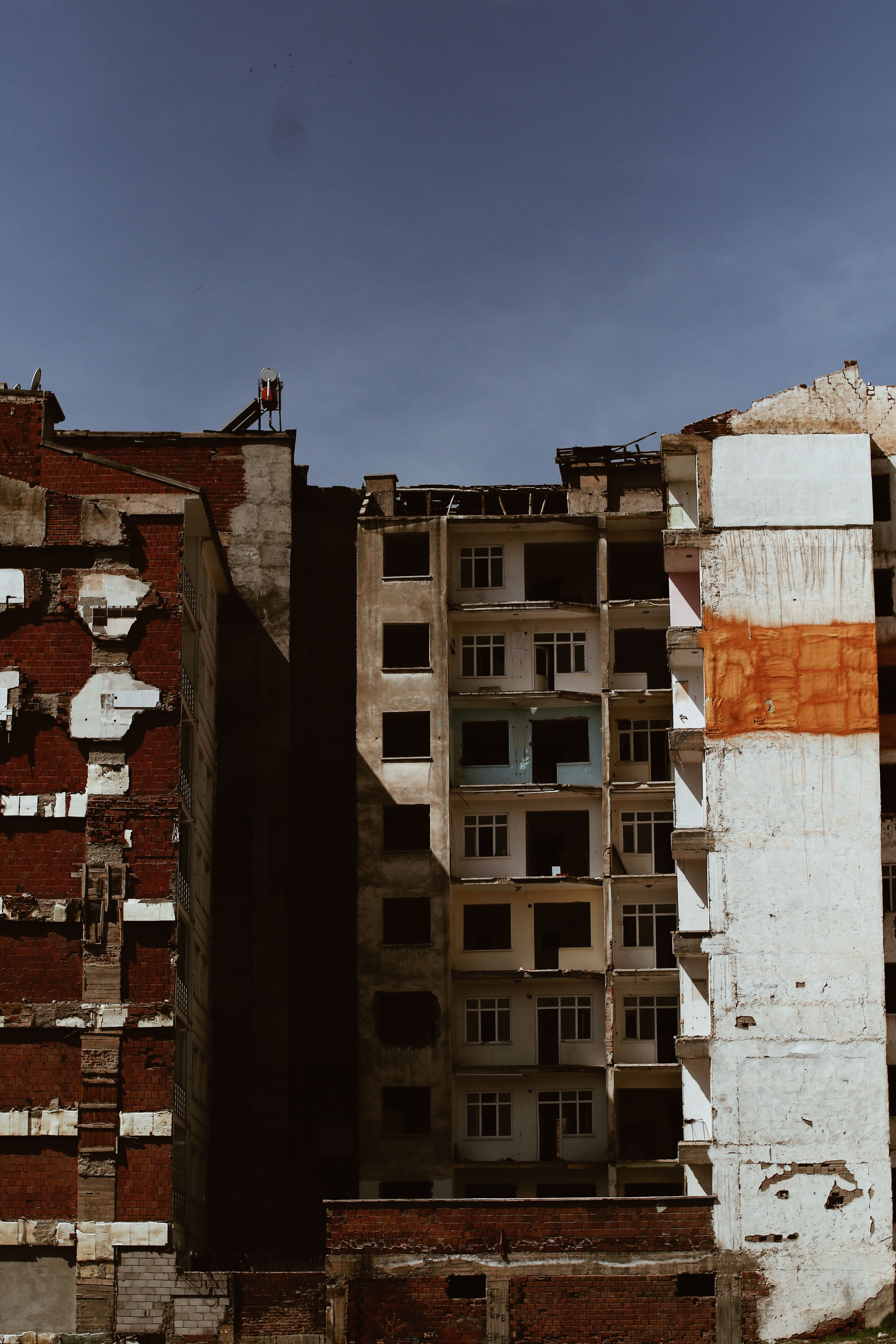 Destroyed Block of Flats · Free Stock Photo