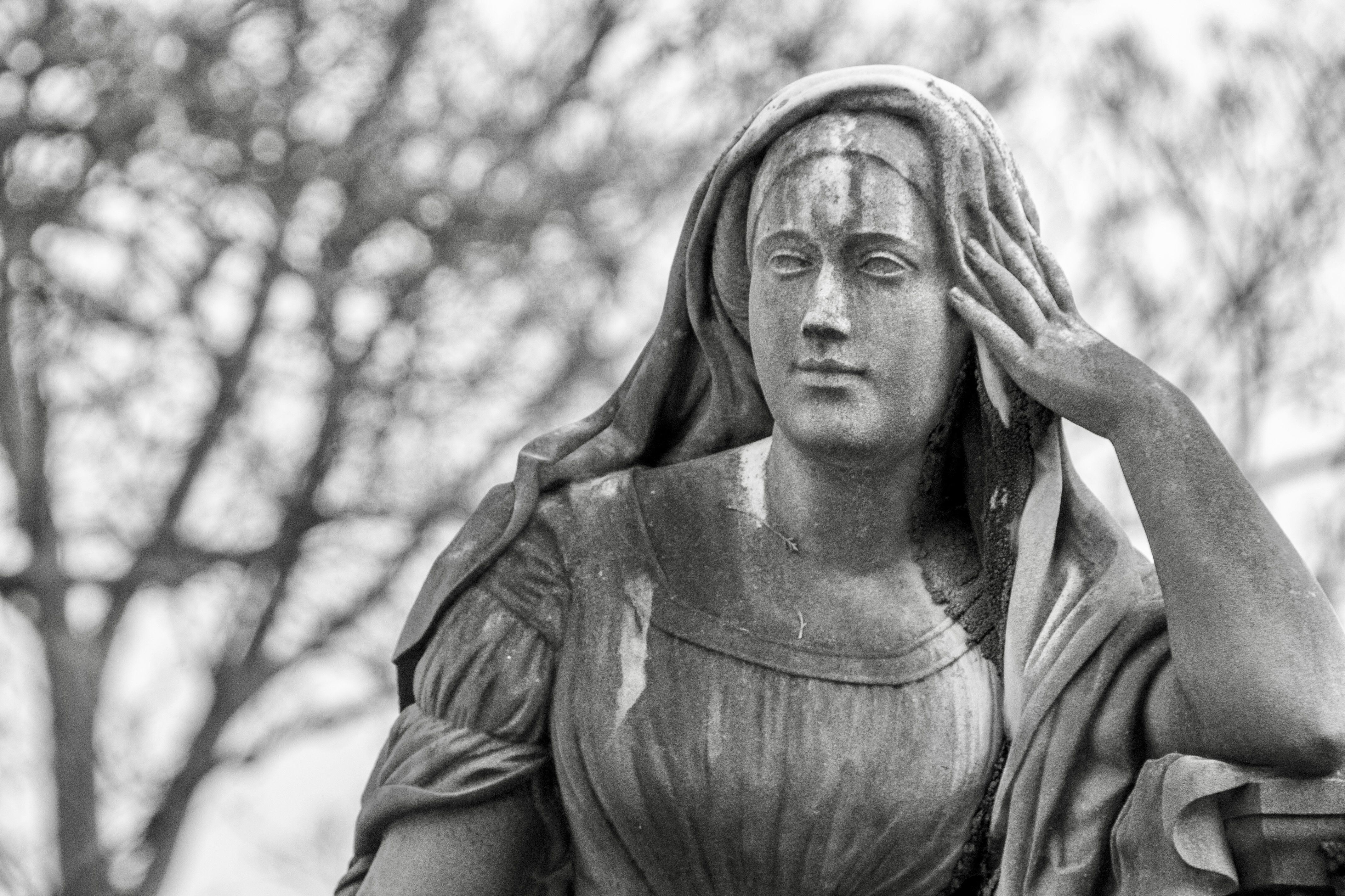 Woman Statue · Free Stock Photo