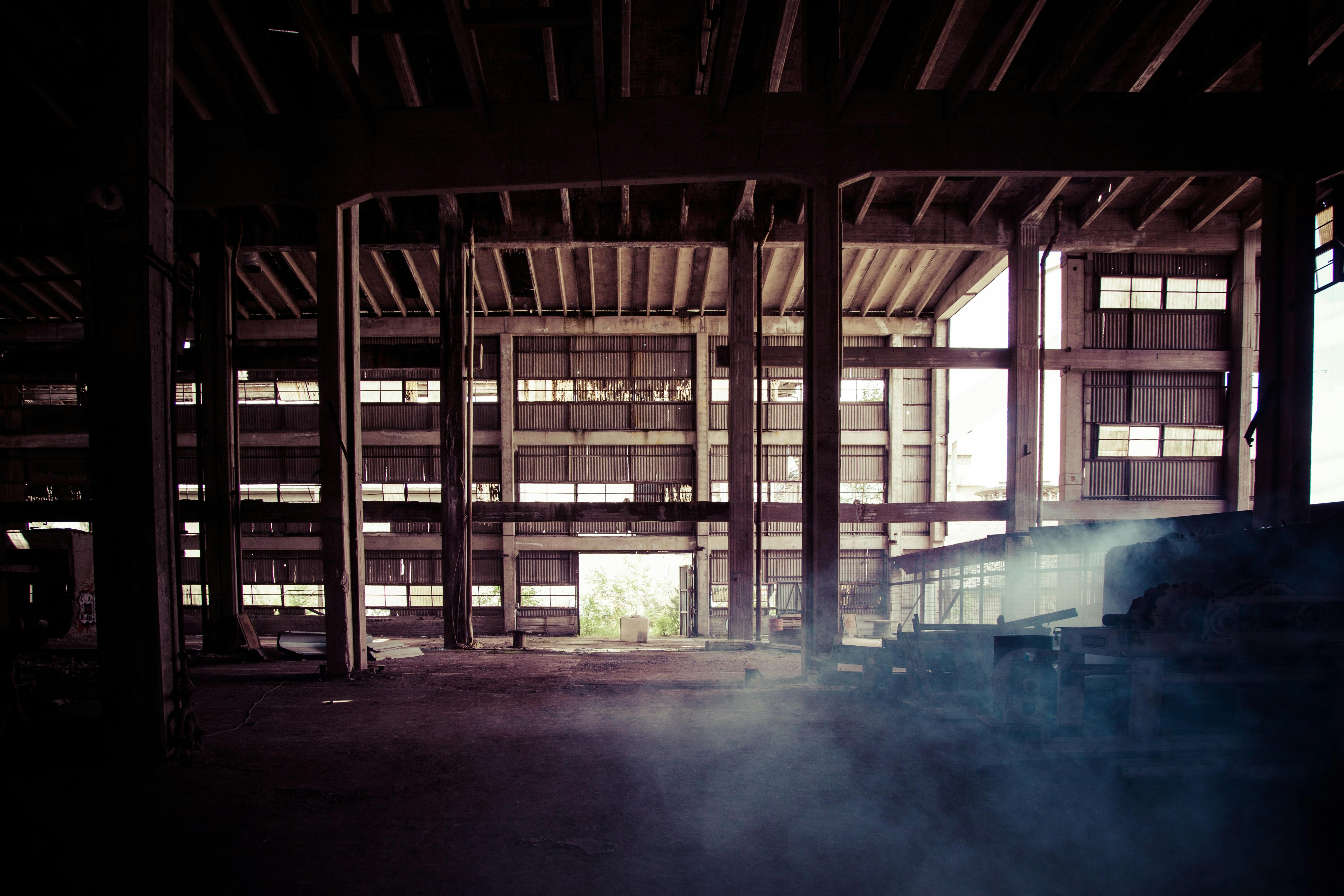 Empty Building during Daytime · Free Stock Photo