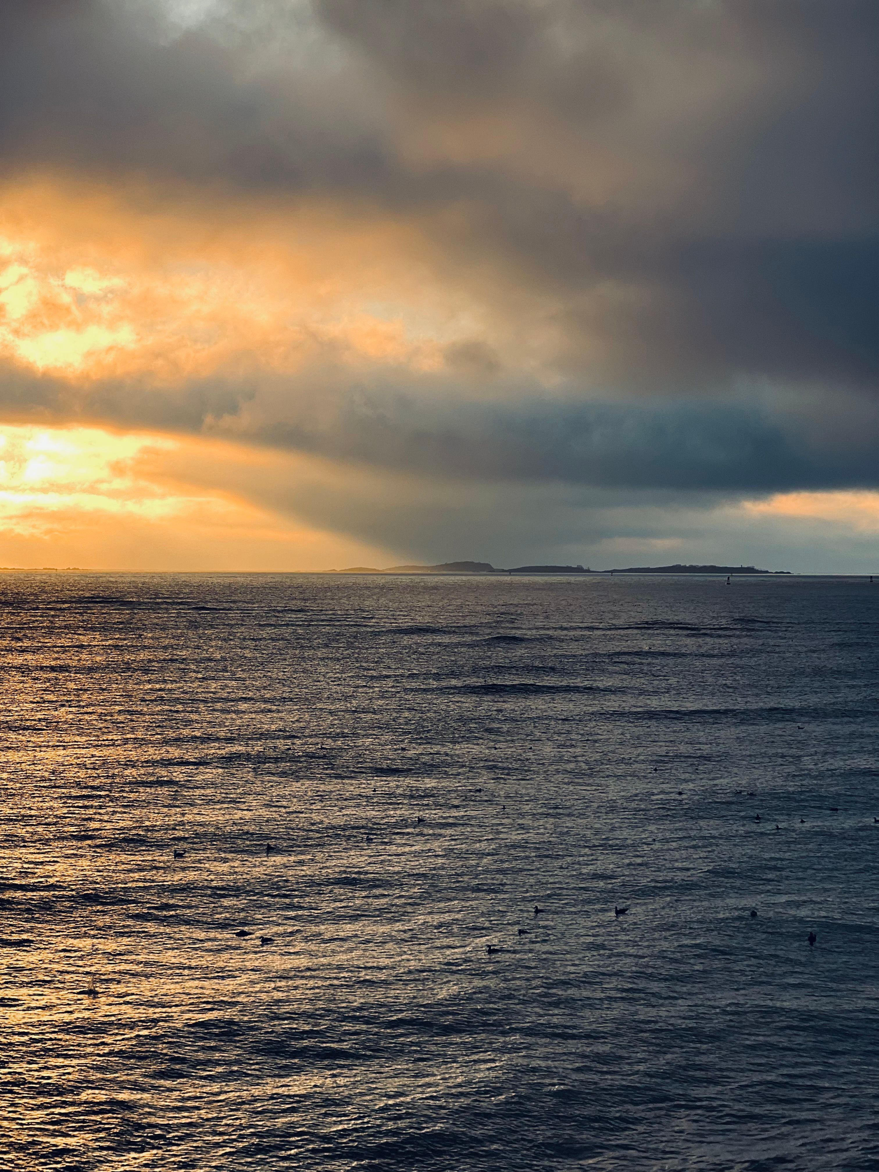Overcast over Sea at Dusk · Free Stock Photo