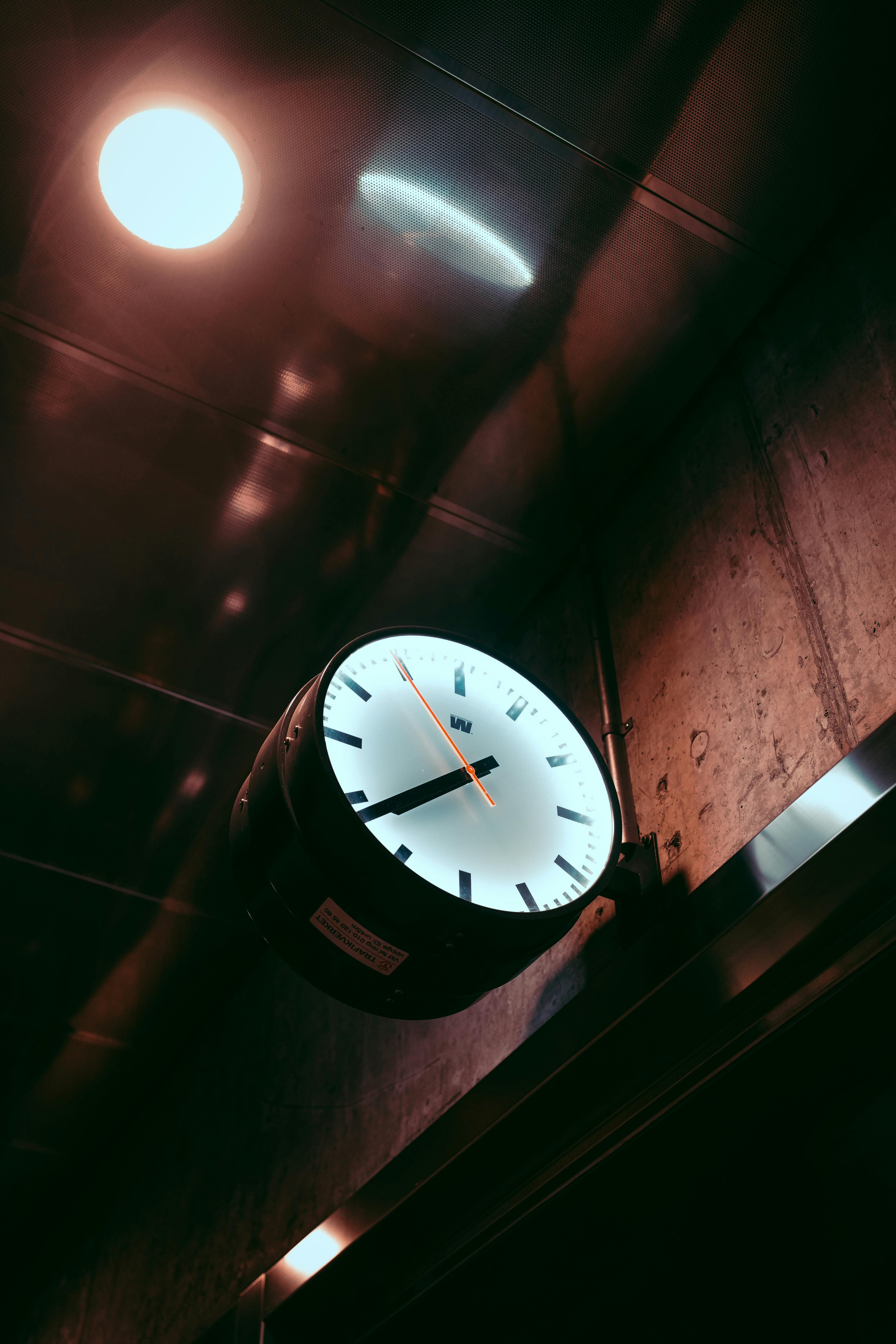 A Clock at Night · Free Stock Photo