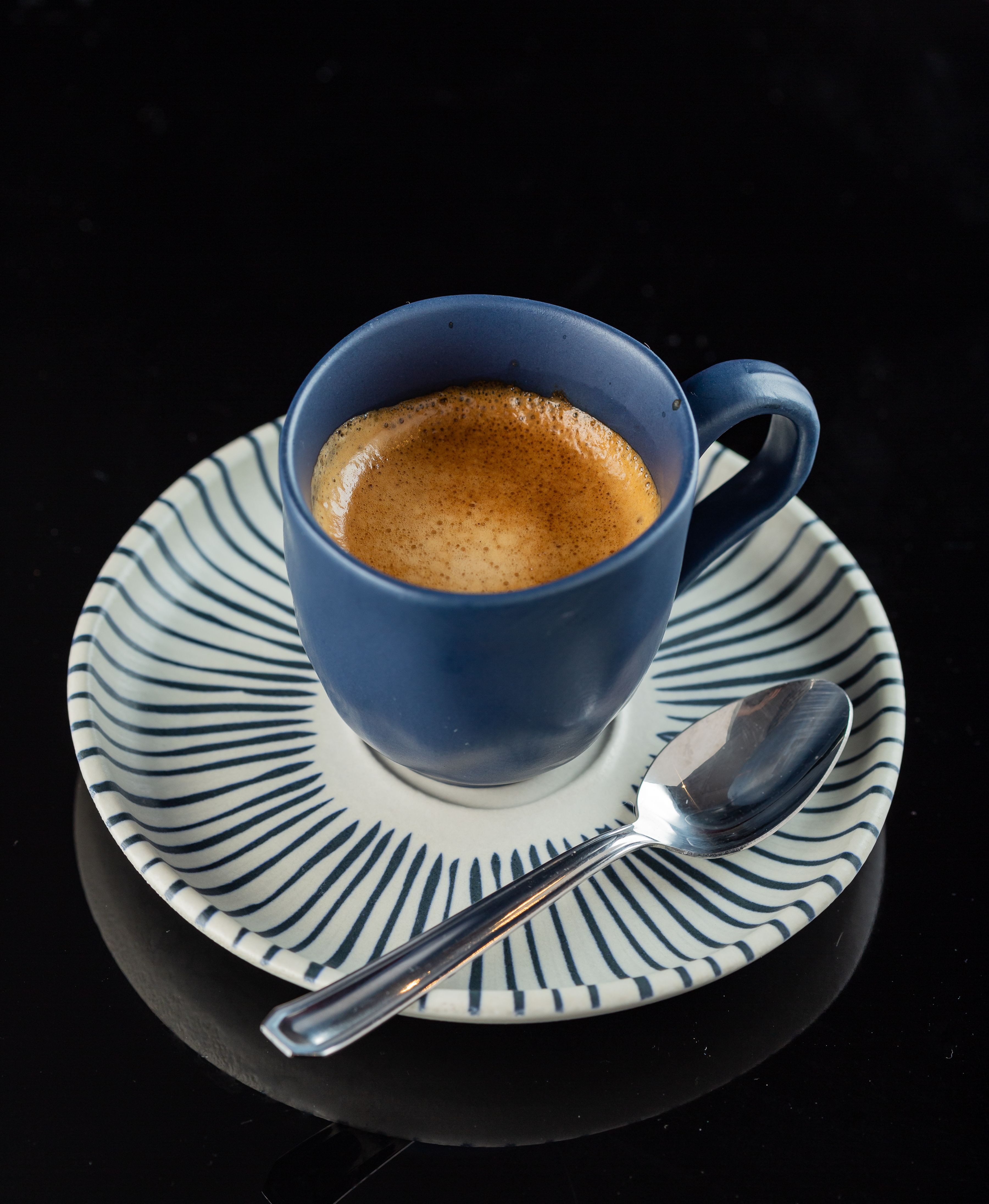 close-up-photo-white-ceramic-cup-free-stock-photo