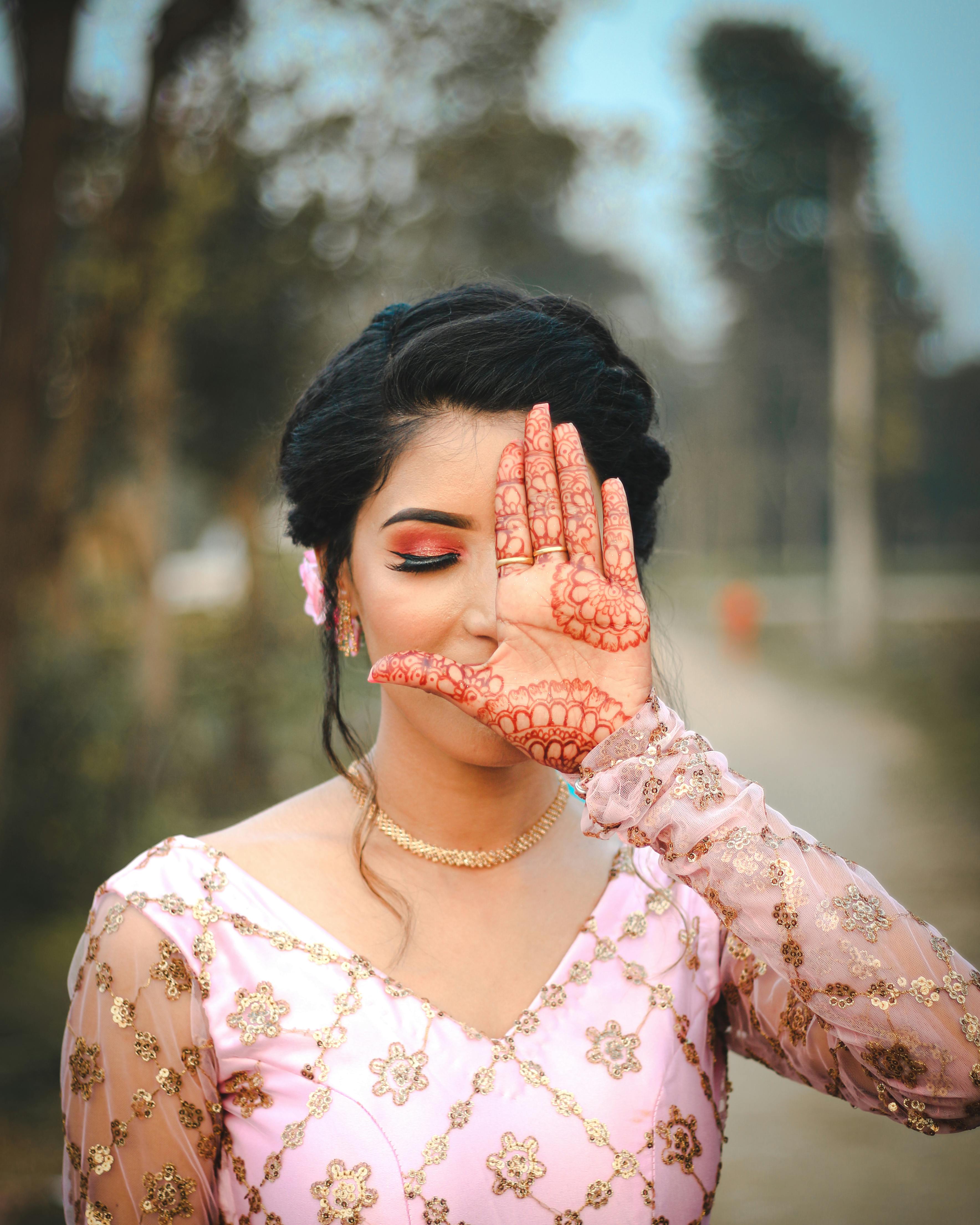 Woman Posing with Henna Tattoo on Hand and in Traditional Clothing ...