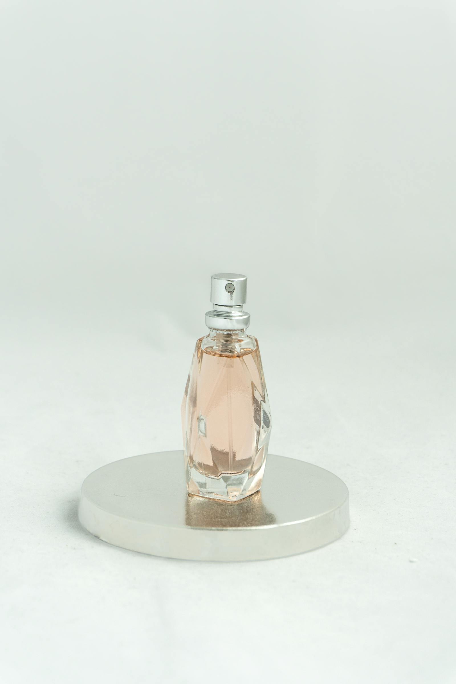 Perfume White Background Photos, Download The BEST Free Perfume White ...