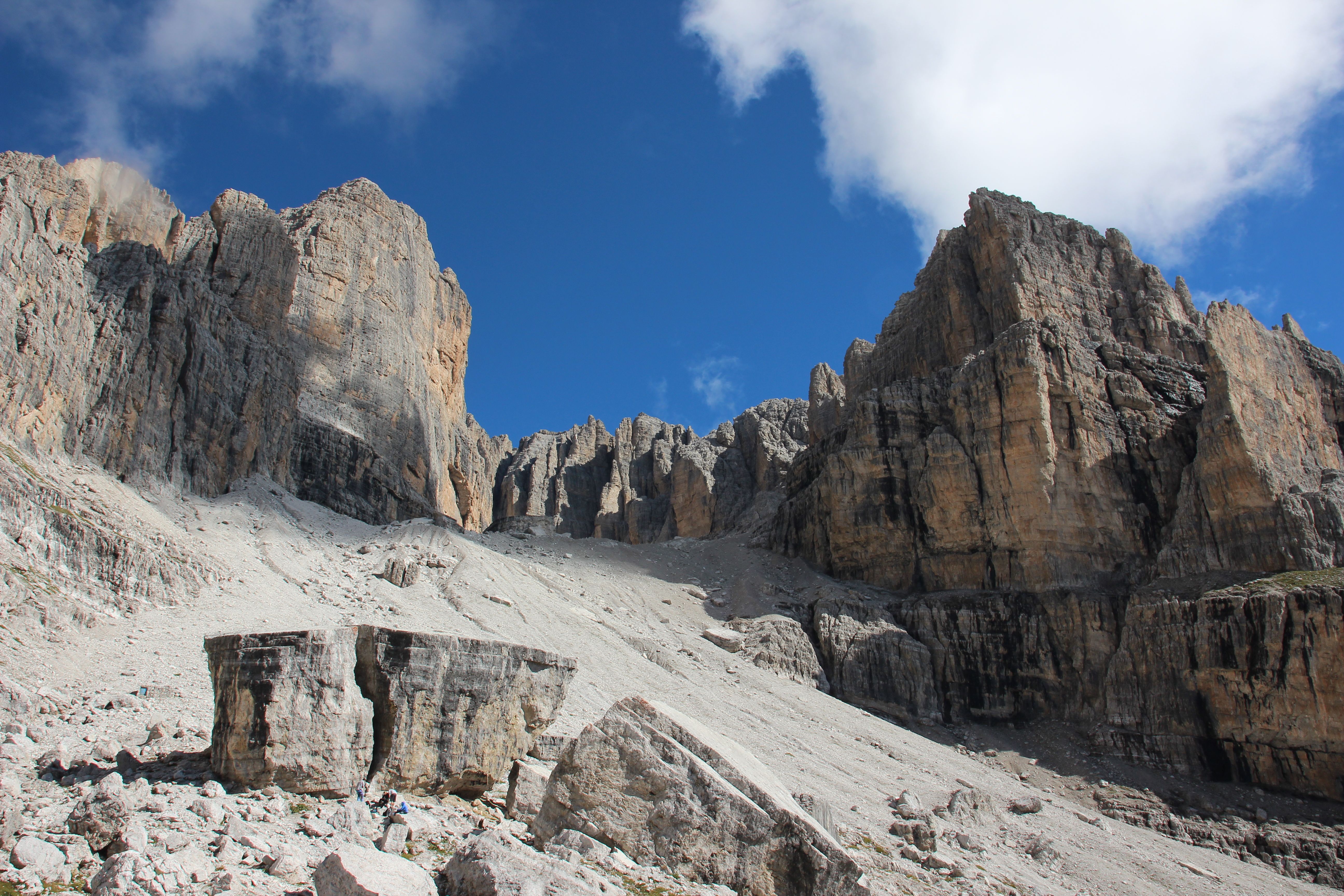 Rock Formations in Mountains · Free Stock Photo