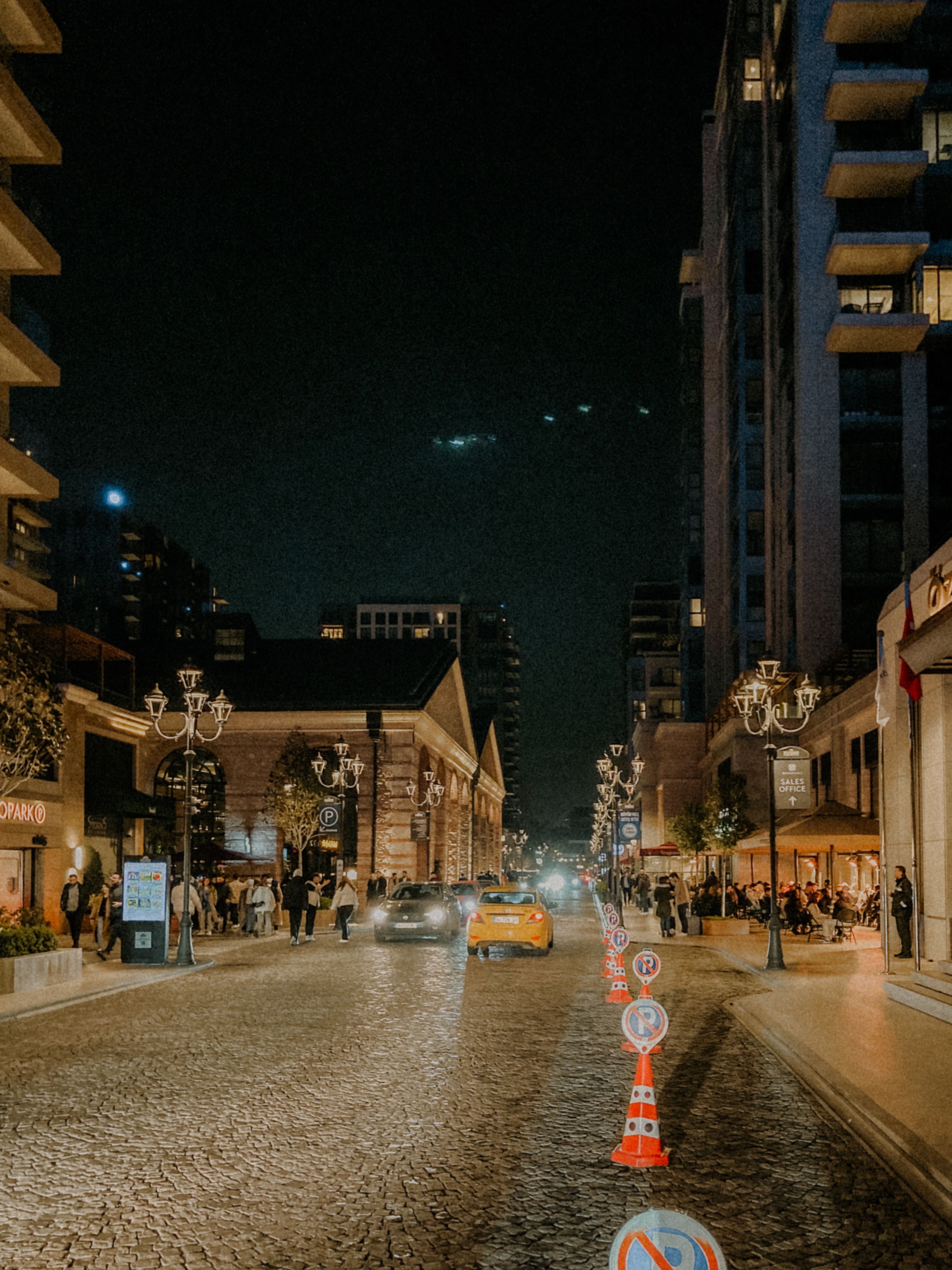 City Street at Dusk · Free Stock Photo
