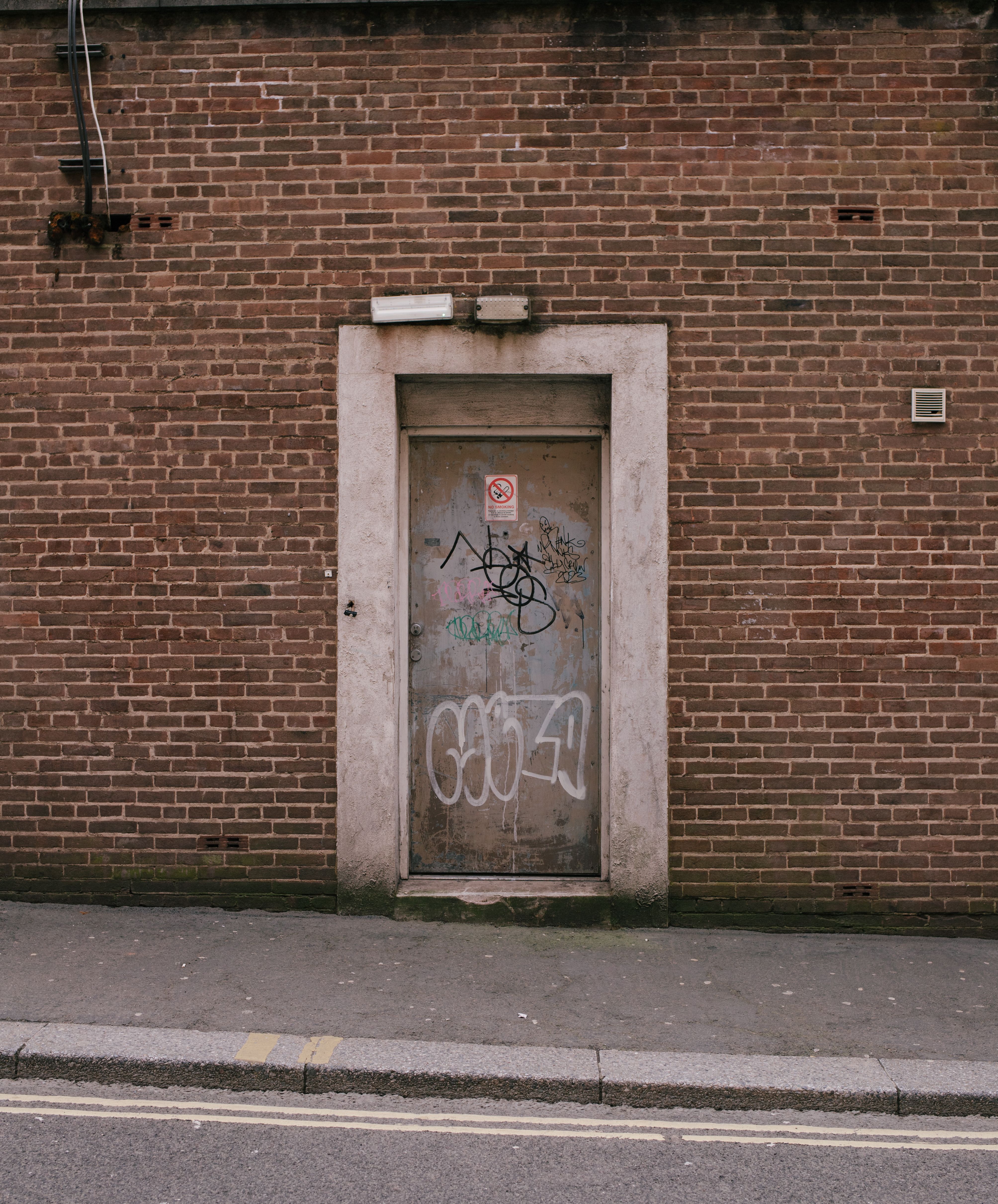 Graffiti of Homer Simpson on Door · Free Stock Photo