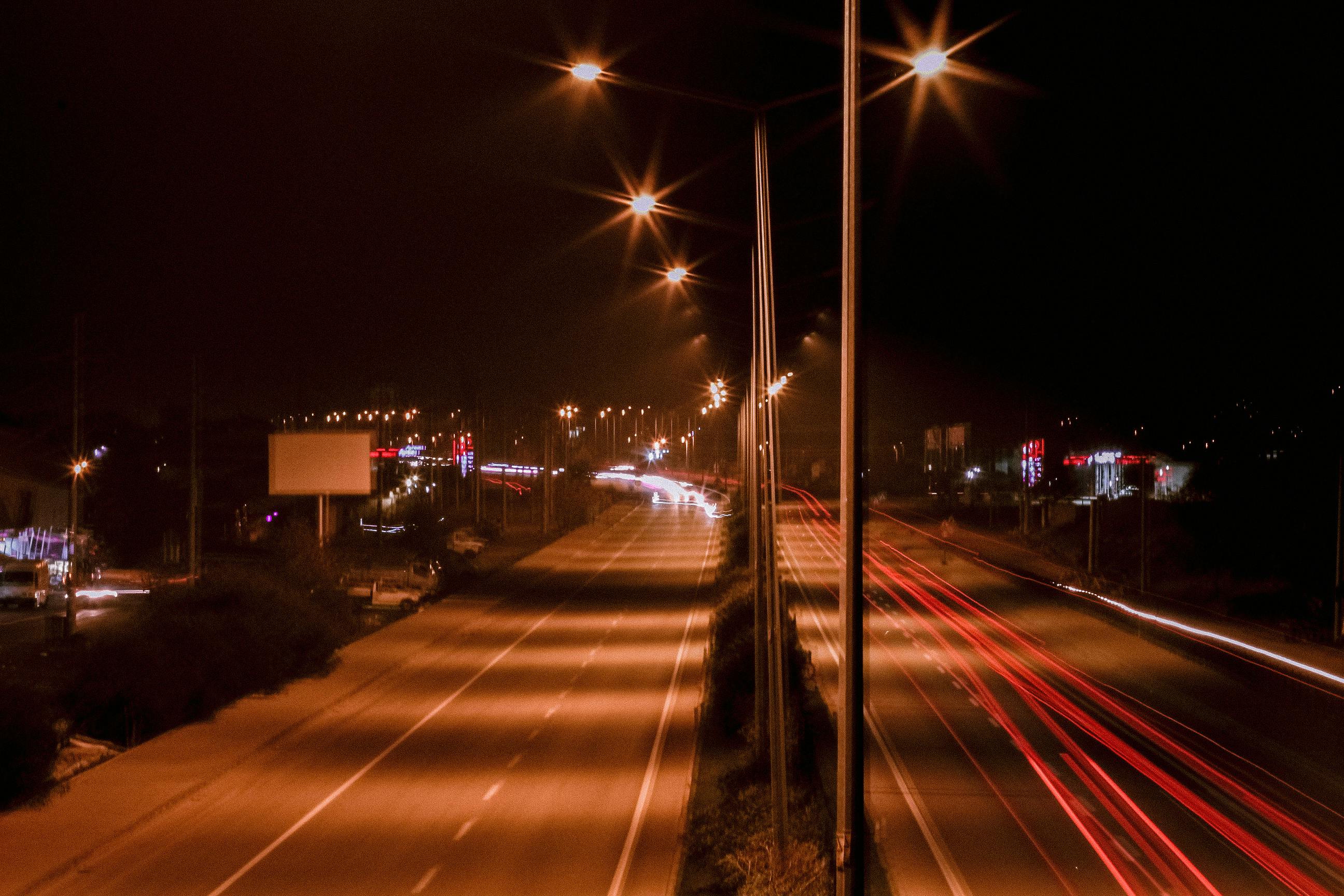 Illuminating Street Lights with Rays · Free Stock Photo