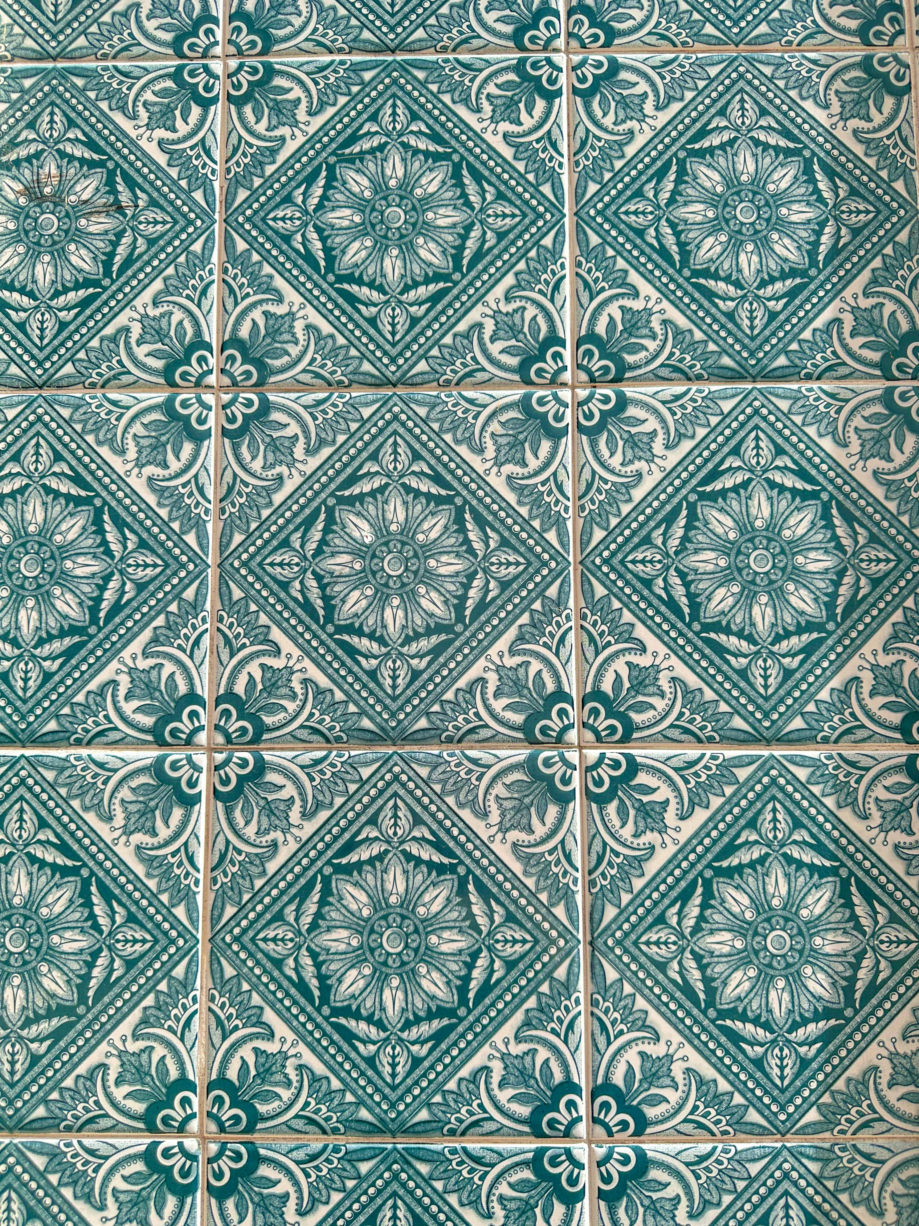 A blue and white tile pattern · Free Stock Photo