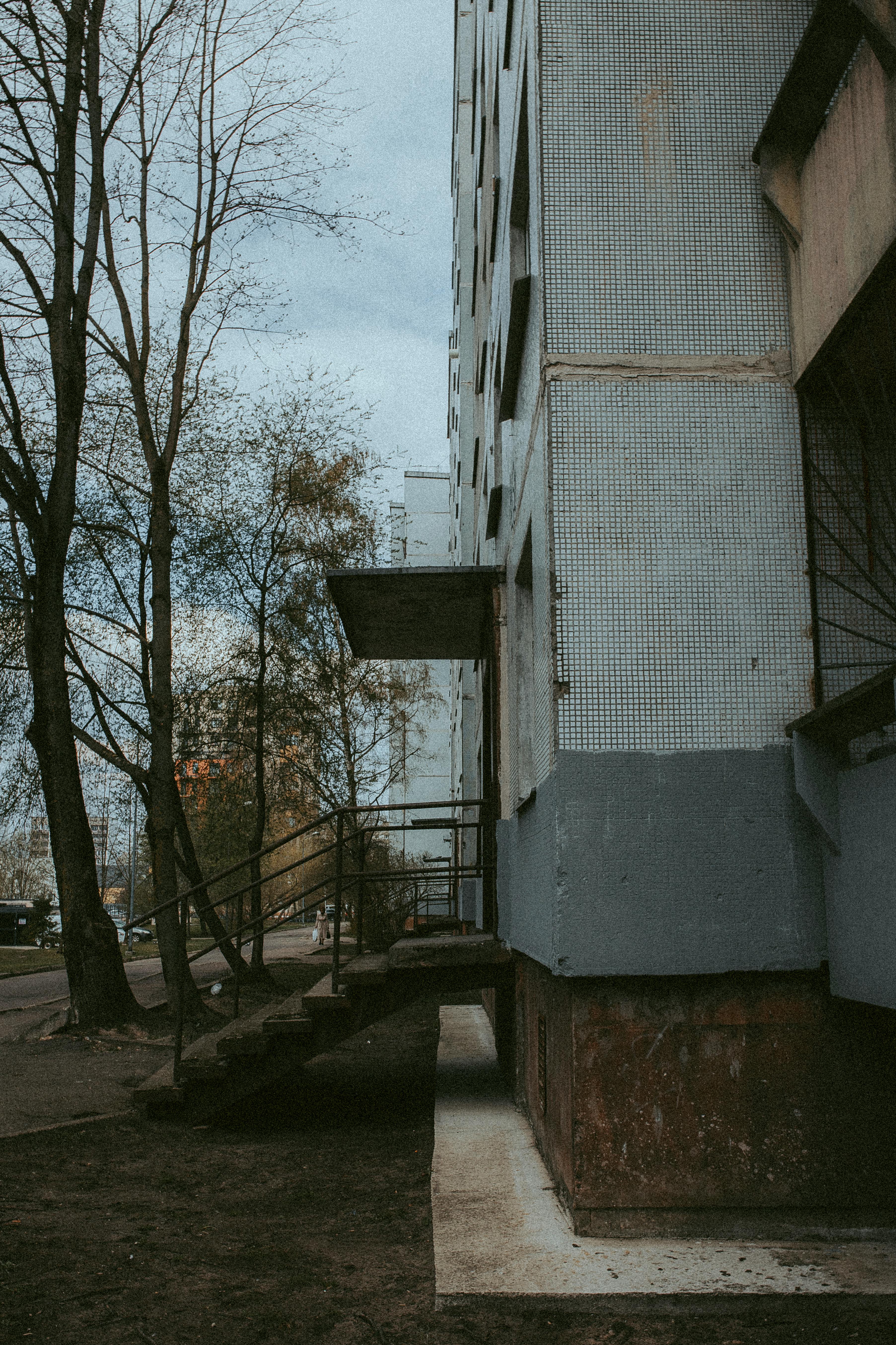 Trees near Building with Apartments · Free Stock Photo