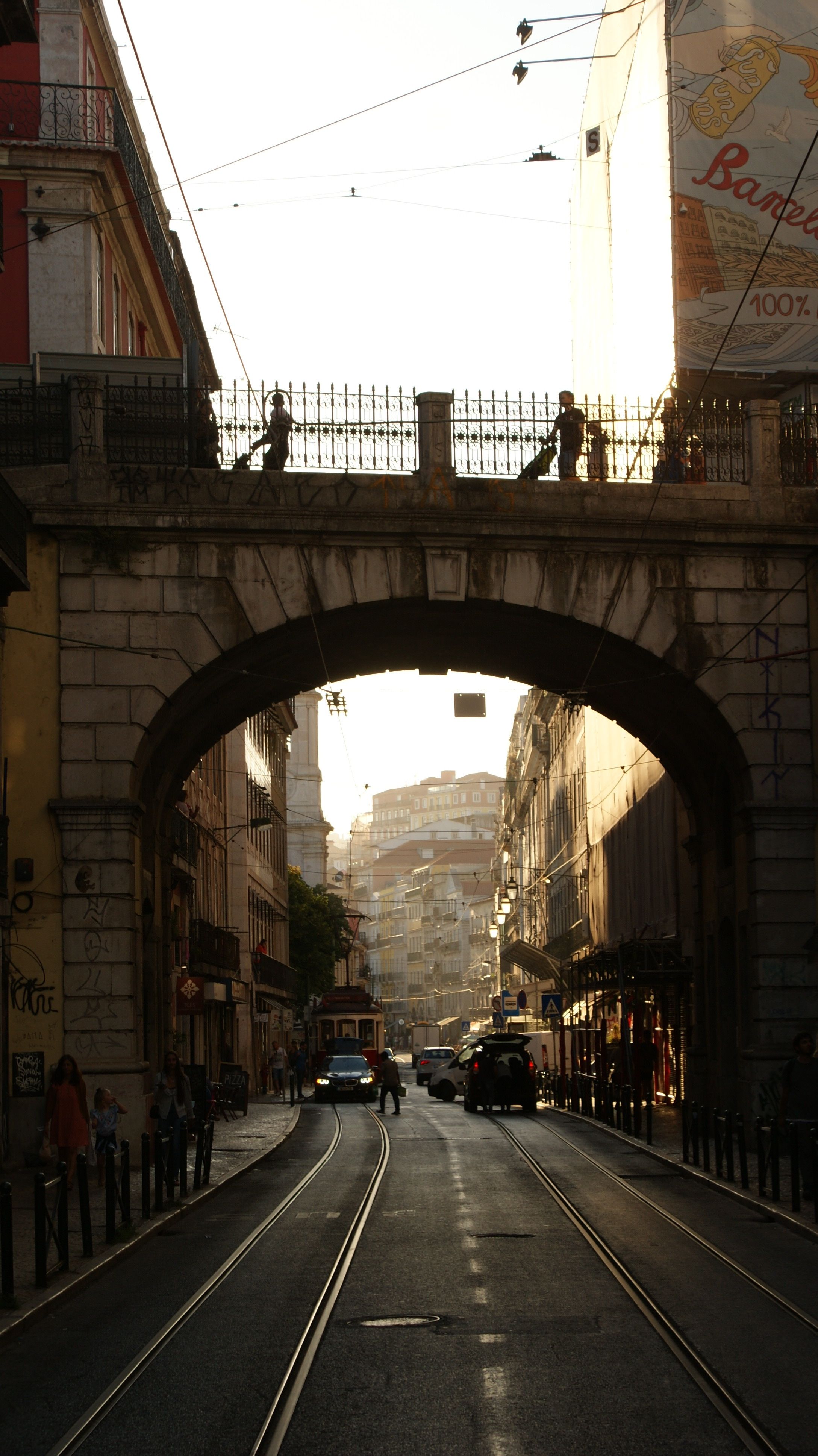 Arch over a City Street · Free Stock Photo